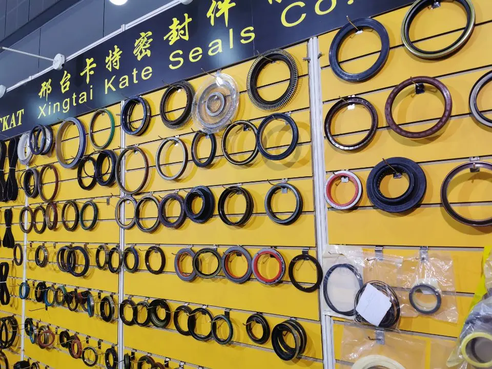 XTKAT 1138432 1138433 Crankshaft Oil Seals for Diesel Engines