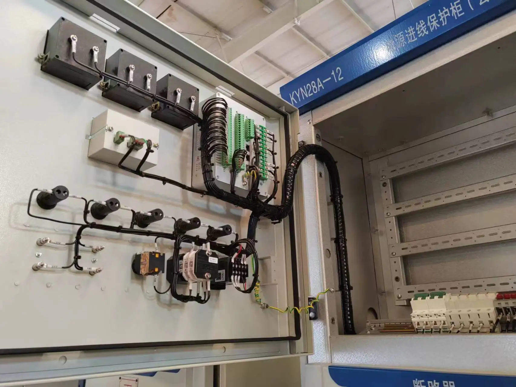 Kyn2824 17.5kv 15kv 22kv 20kv Air Insulated Cladding Switchgear Panel ...