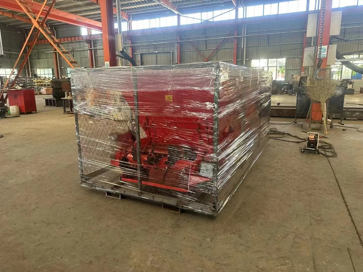 China Lime And Sawdust Trailed Fertilizer Applicator For Sale - Buy ...