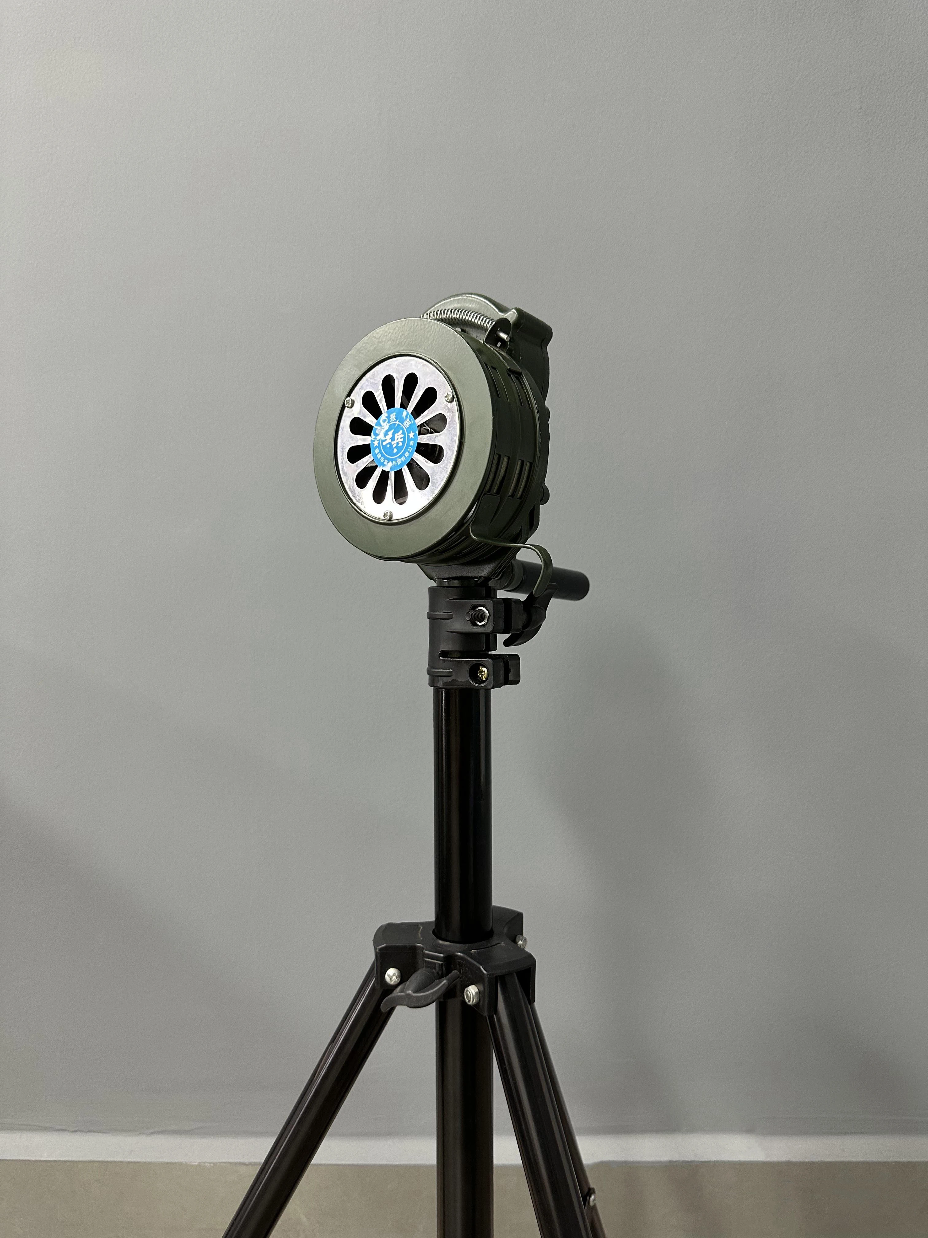 Metal Hand Crank Siren,Loud Air Raid Siren With Foldable Tripod Stand ...