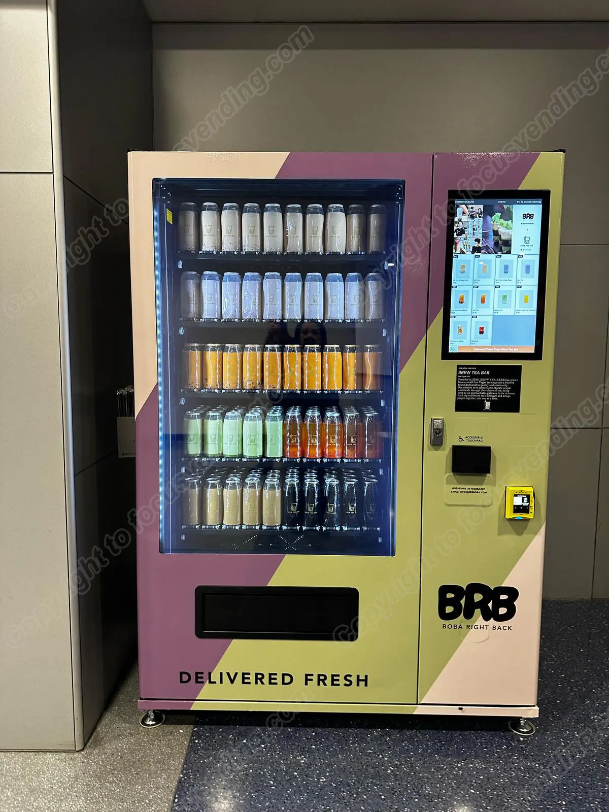 Cake Fresh Food Bubble Tea Vending Machine With Elevator System With ...