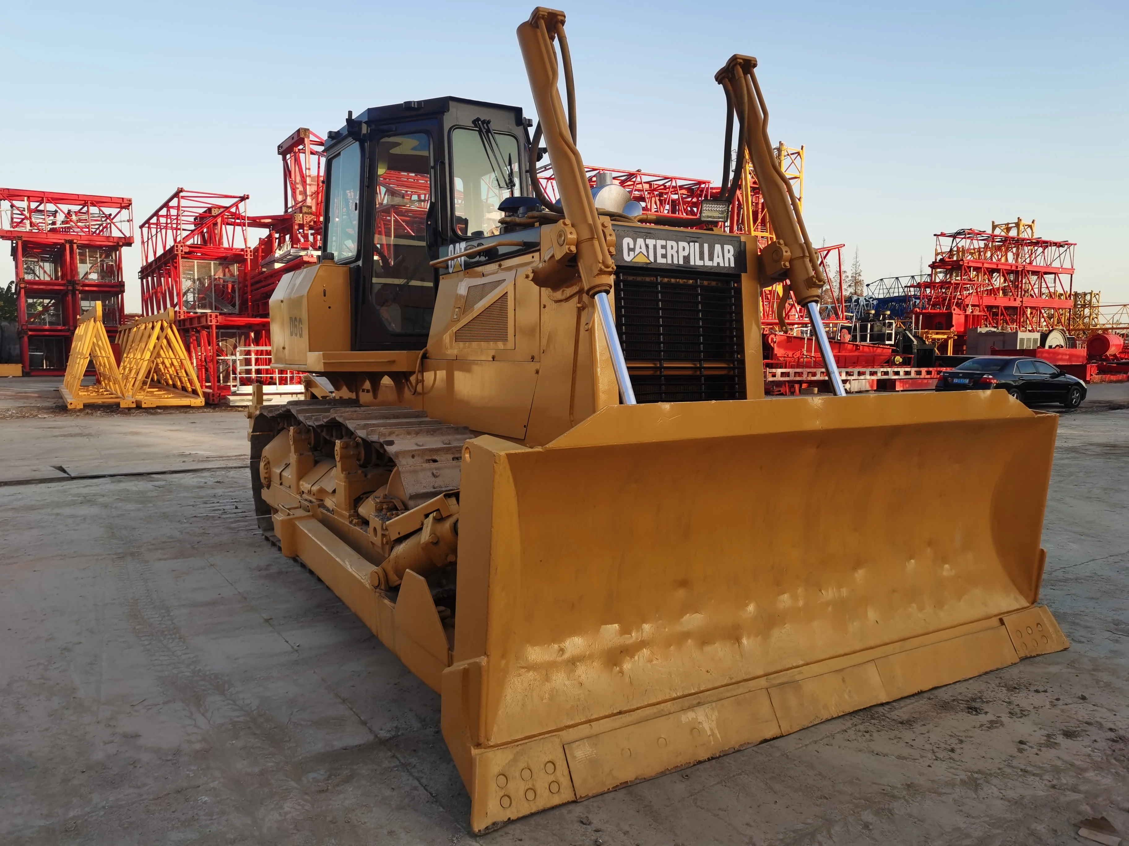 Bulldozers CAT D6G D6 - Powerful Used Construction Equipment