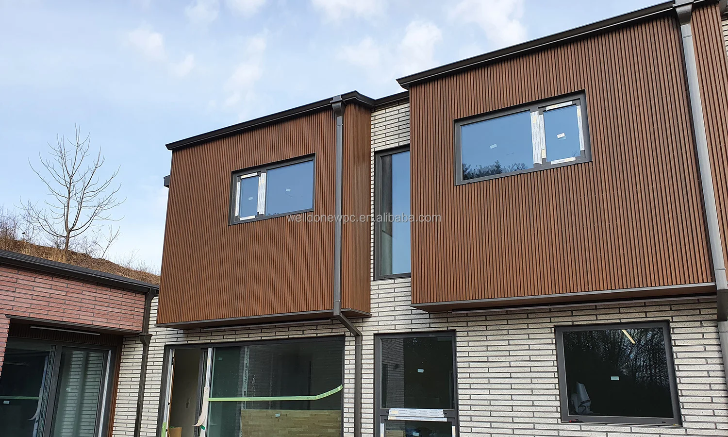 Walnut Exterior Composite Wood-Effect Slat Wall Panels Indoor Garage ...