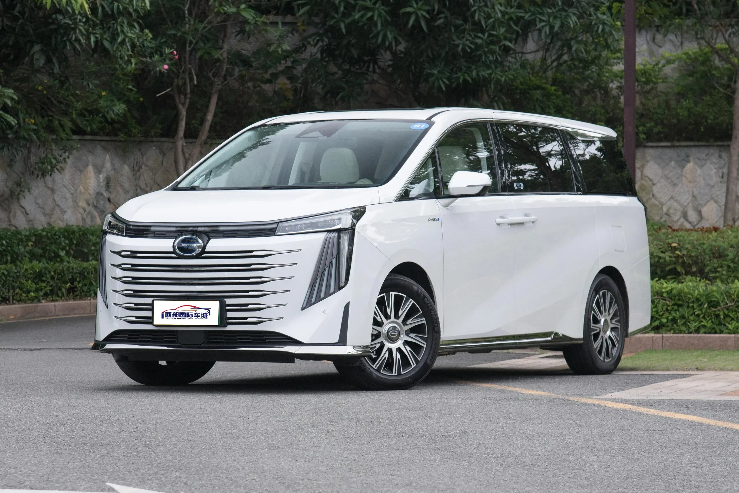 The 2024 Trumpchi E 9 Has A Range Of 1,032 Km And A 190 Hp L 4 Plug-in ...