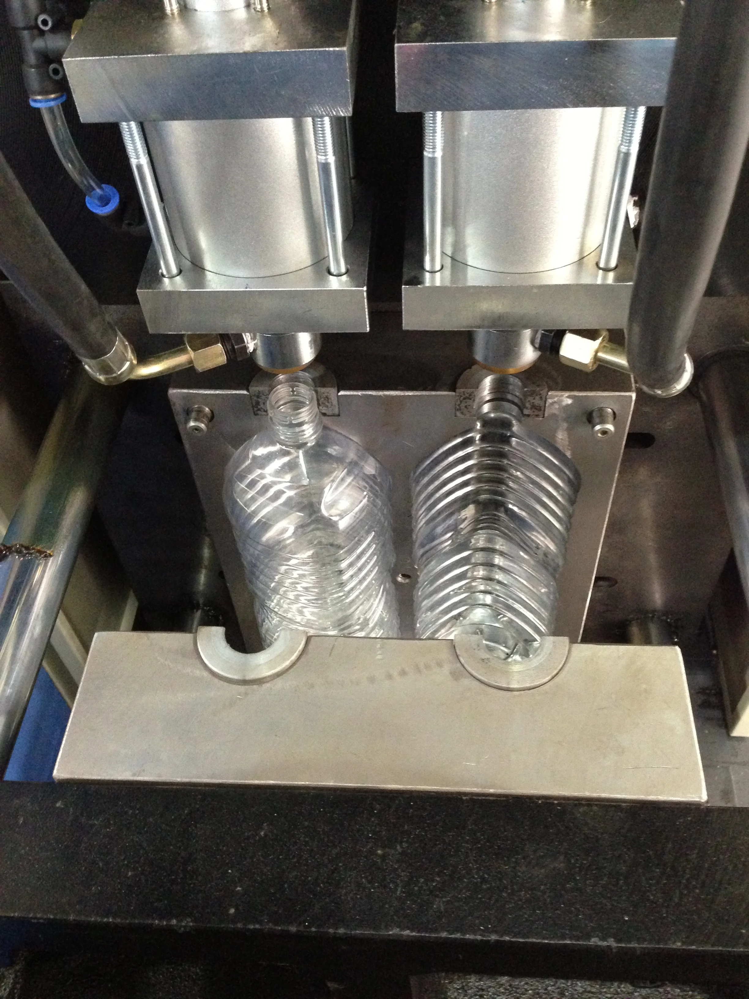 4 Cavity Semi-automatic Injection Plastic Blow Molding Machine Pet Jar ...