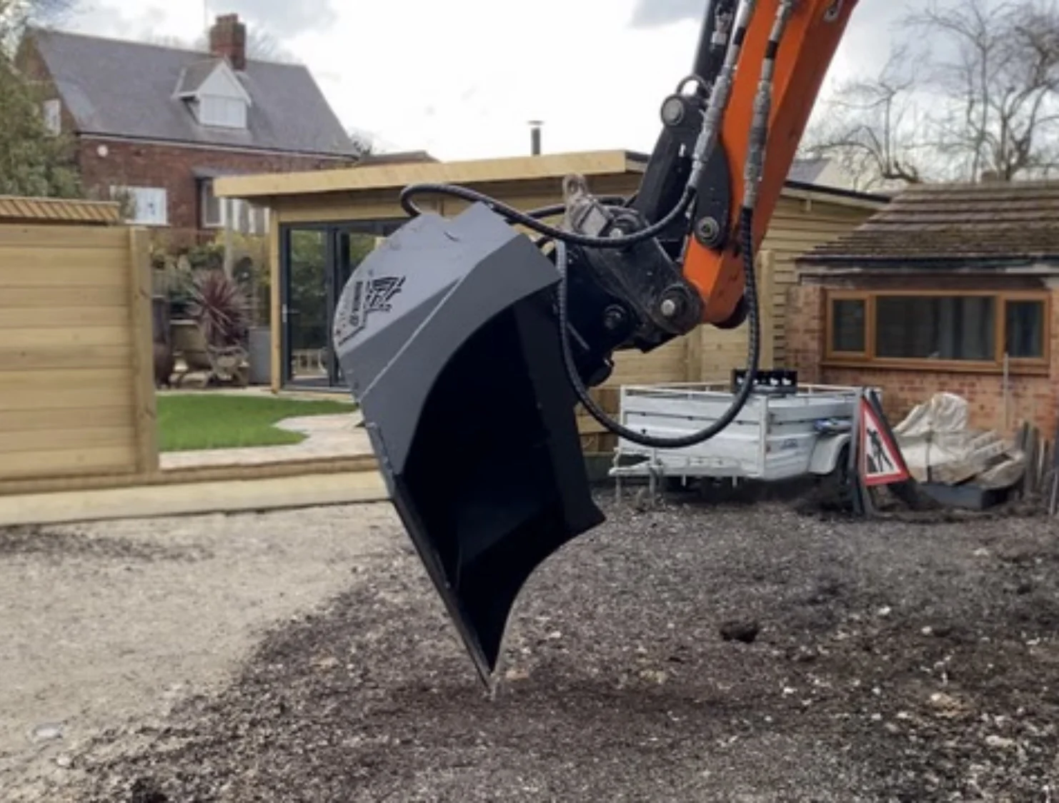 MONDE Excavator Tilt Bucket - Dual Cylinders in Hot Sale