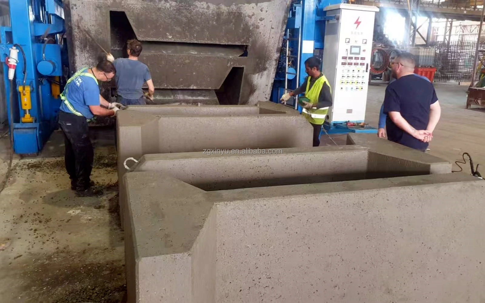 Auto Mobile Manhole Making Machine - Precast Concrete Pipes