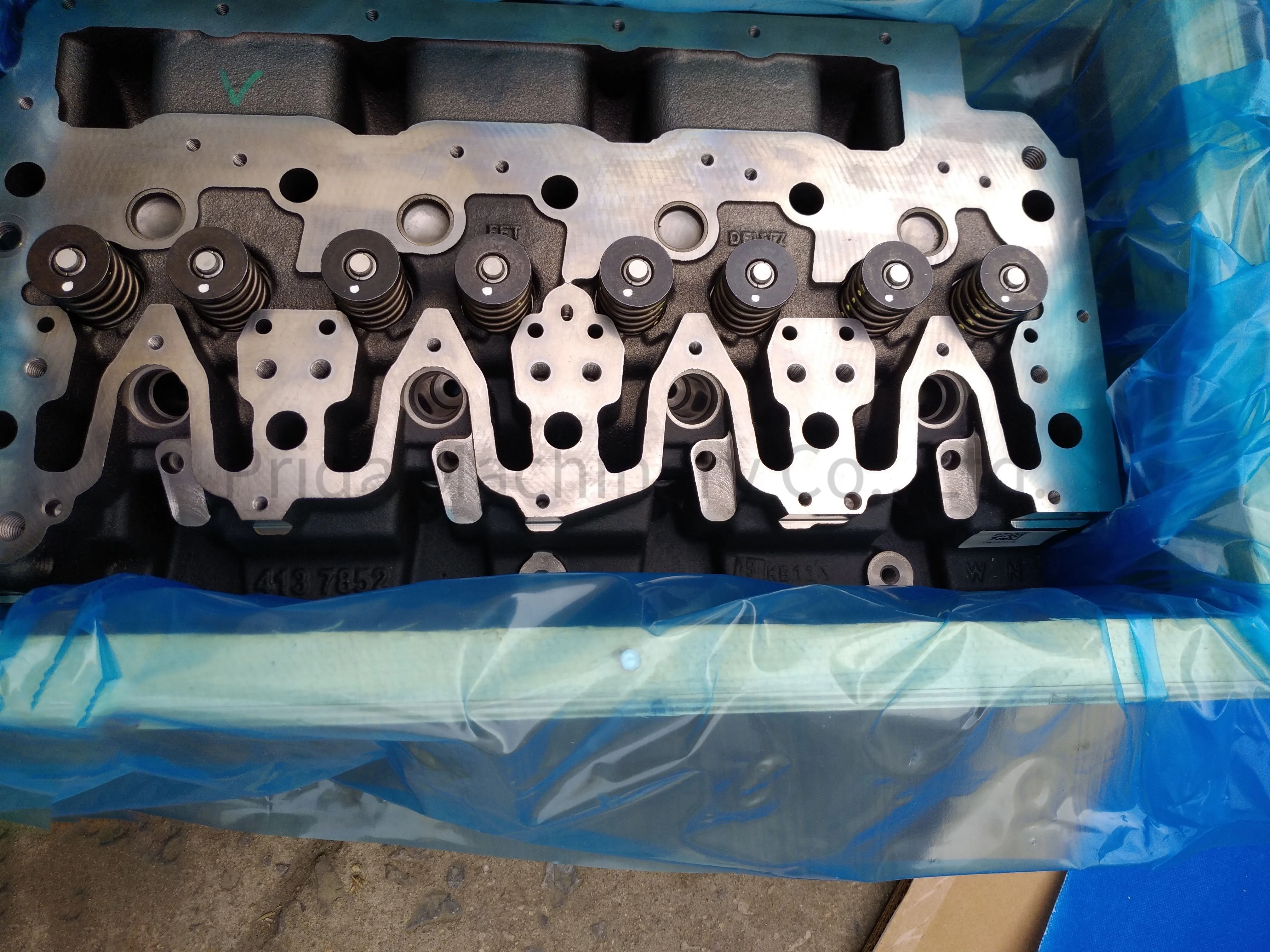 Genuine Deutz TCD2.9 TD2.9 Cylinder Head - Reliable Performance