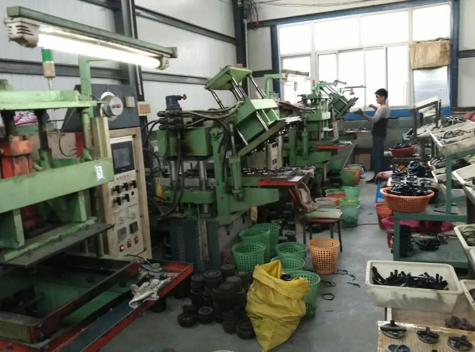 Truck Wheel Hub Seal Ring Oil Seal OEM 0099976747 for MERCEDES-BENZ