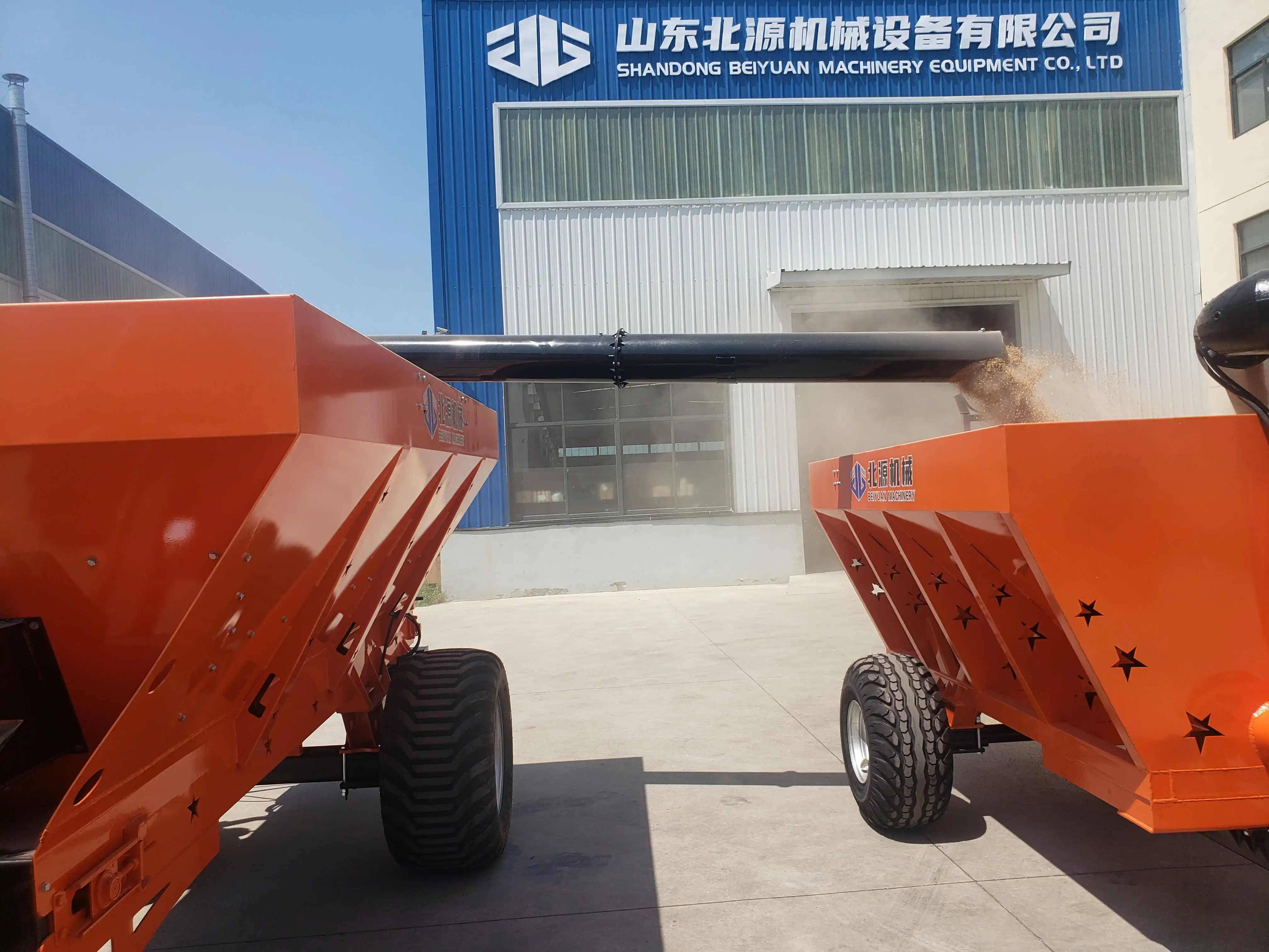 Rotary Auger Grain Chaser for Grain Carriage and Transporting Tractor ...