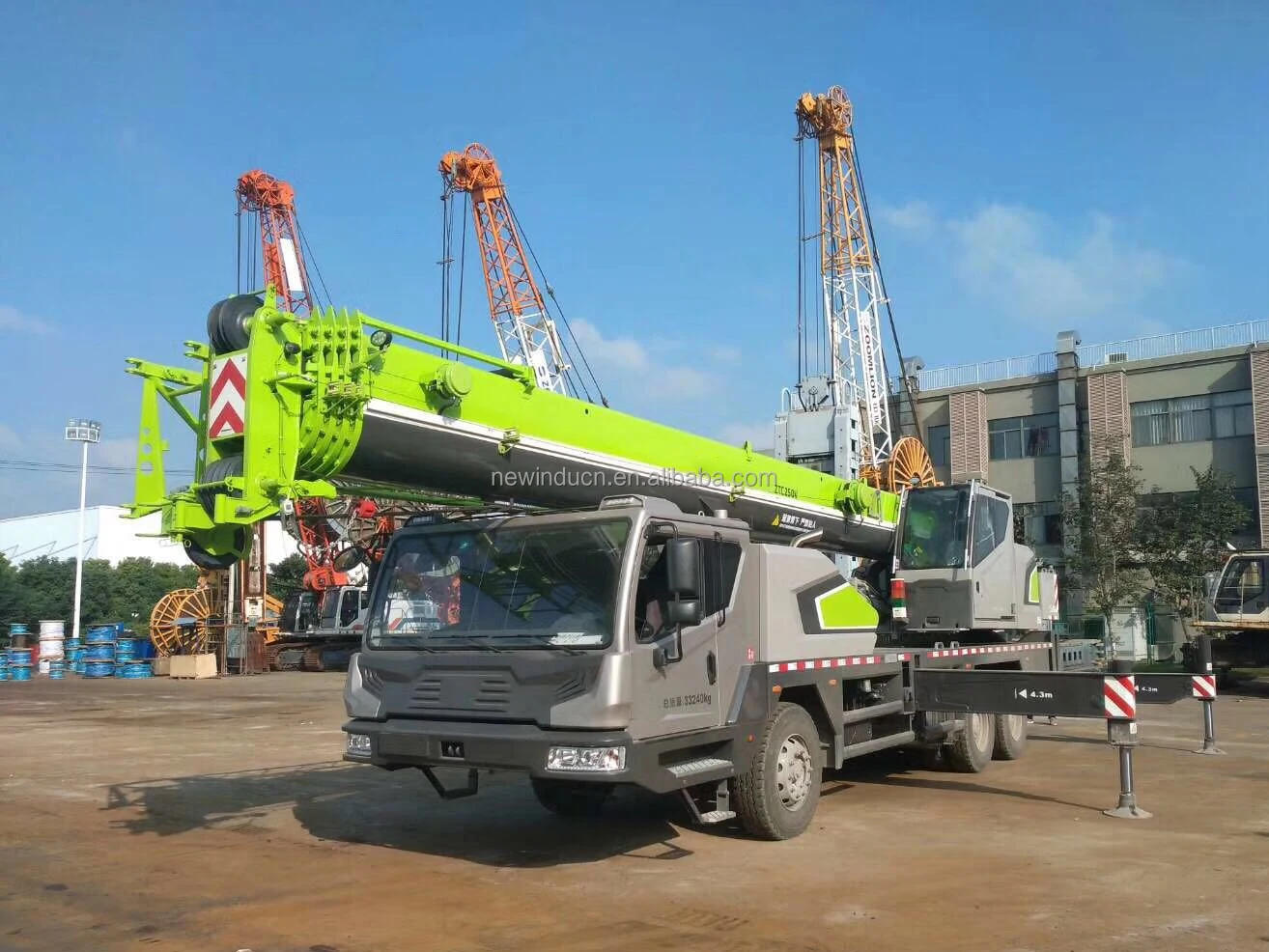 ZOOMLION Camion Grue 30T - Efficient Hydraulic Truck Crane