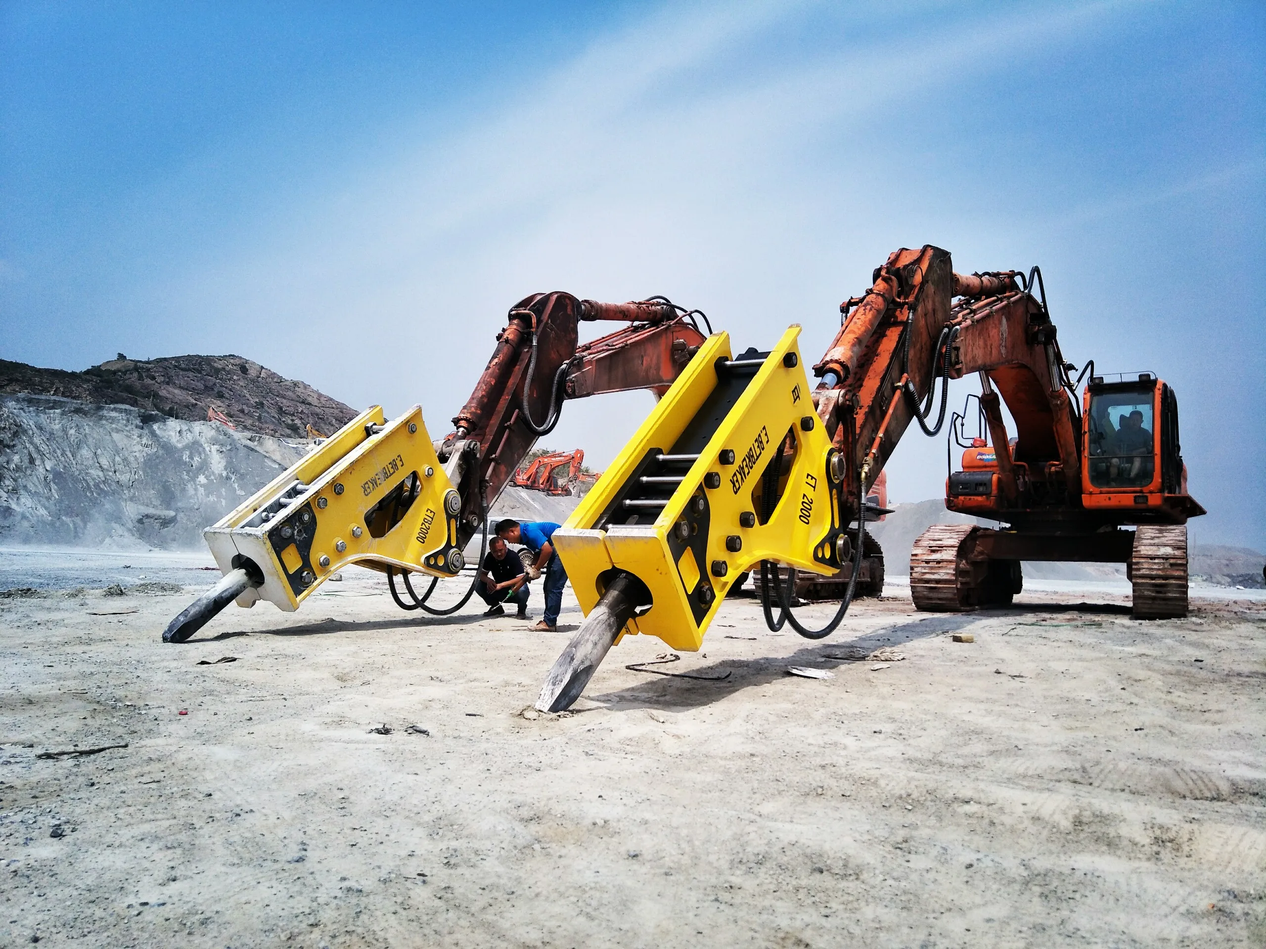 LS Excavator Silence Hammer 20-30 Tons Breaking Mountain Stone 140mm ...