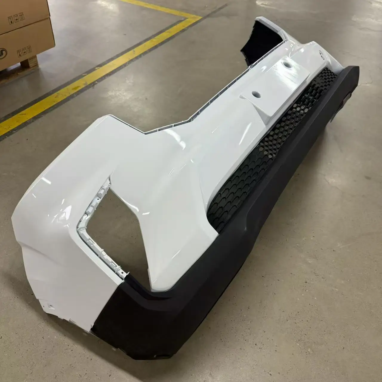 SAIC MAXUS Original Front Bumper - White for Delivery 9