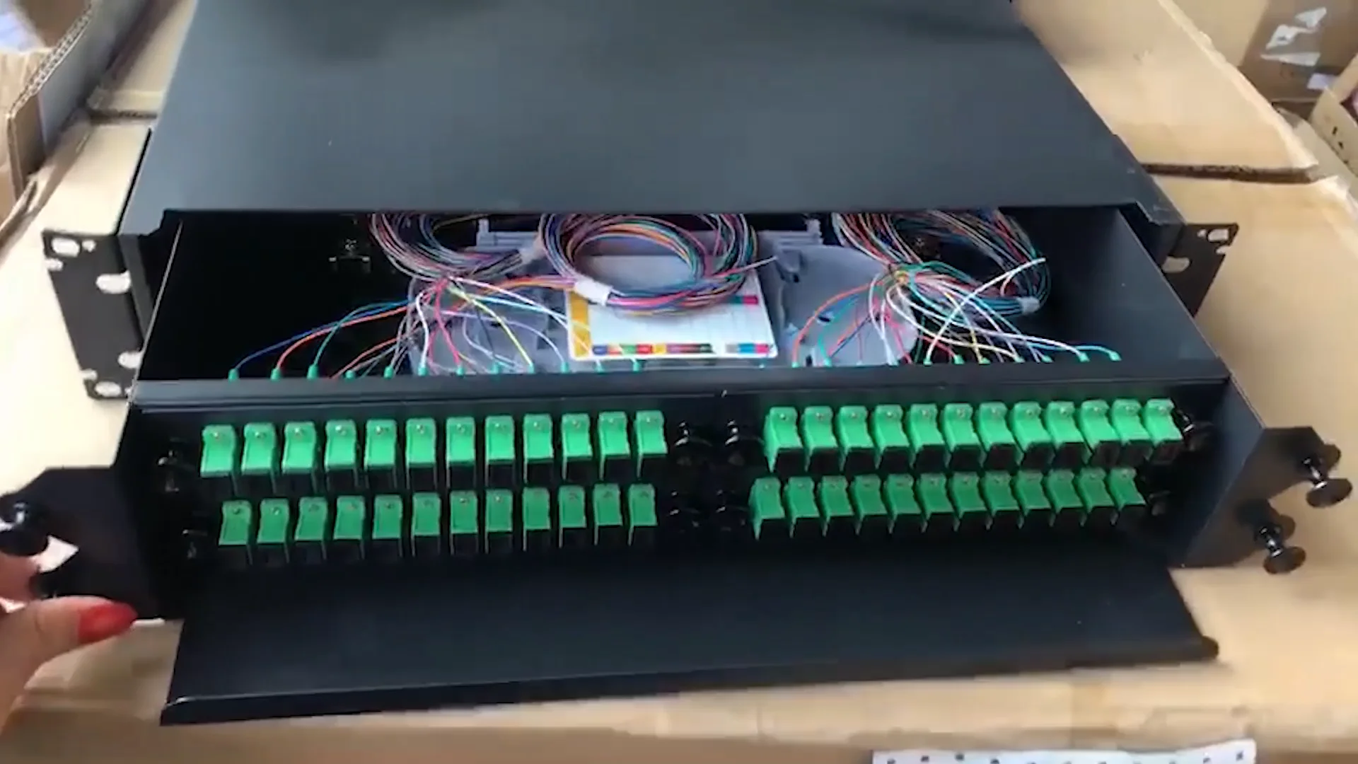 Outdoor Fiber Optical Plastic Metal Panel Apc Unit Box Gpon Module 47u ...