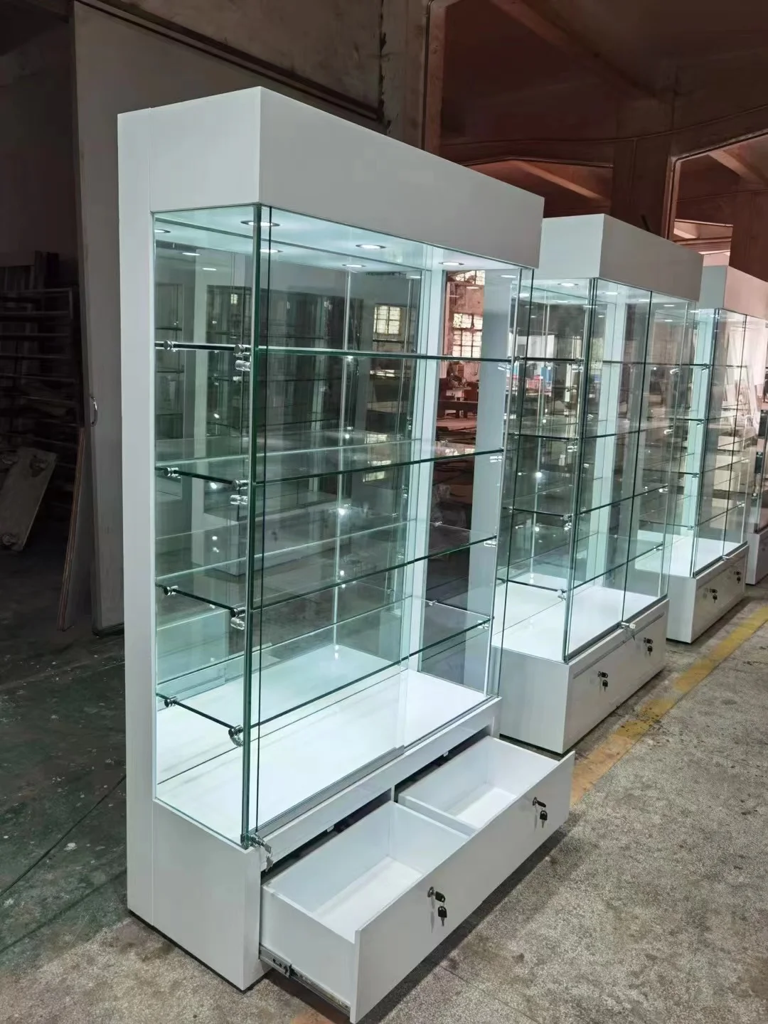 Customized Smoke Shop Display Showcase - Durable & Stylish