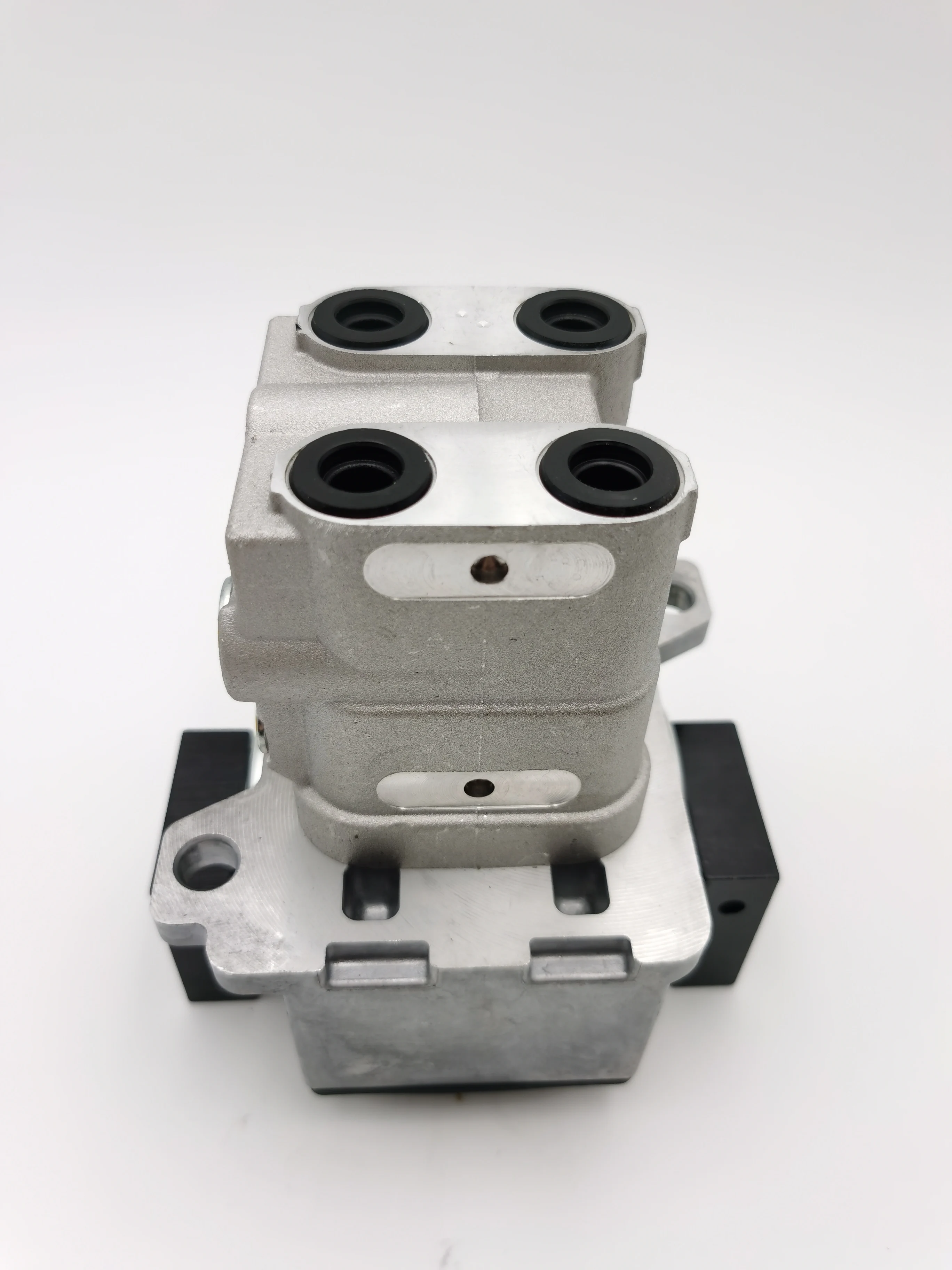 Original Excavator Hydraulic Parts Pilot Valve Travel 9235551 For Zx200 ...