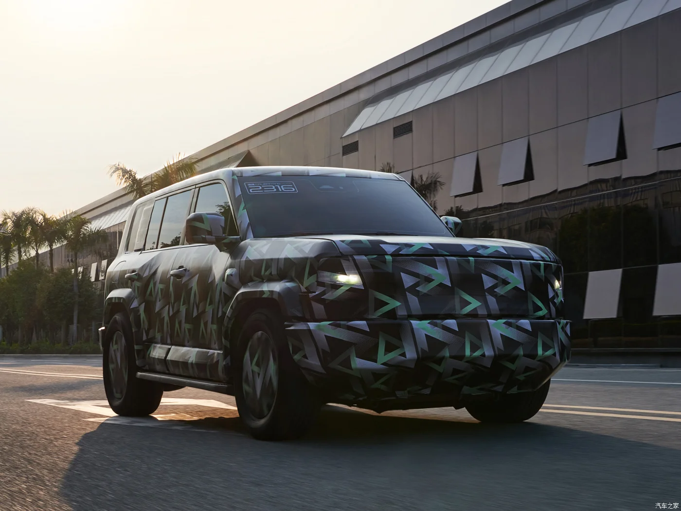BYD Leopard 5 2024: Medium SUV, 194HP Plug-in Hybrid, 1200 KM WLTC ...