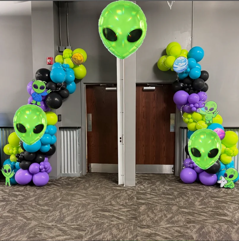 Cymylar Green Alien Head Foil Balloon - UFO Theme Party Decor