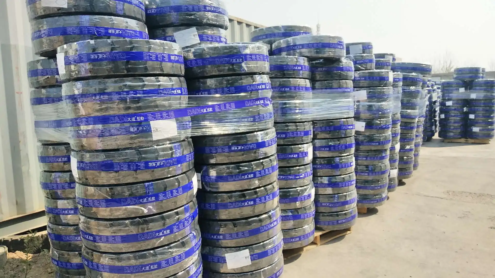 Machinery Industrial Forklift Solid Tyre 12-16.5 Telehandler Tires ...