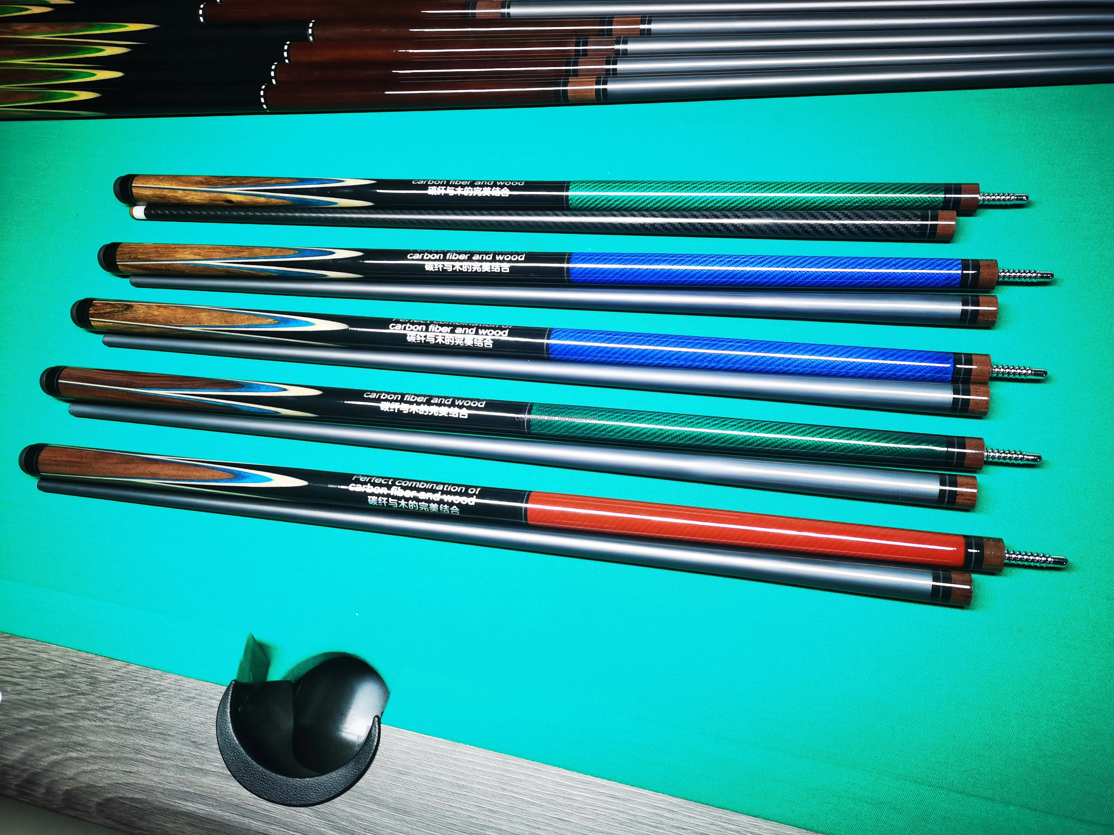 K012A High Quality 8-Piece Carbon Fiber Pool Cue Split Medium 8 Ball 9 ...