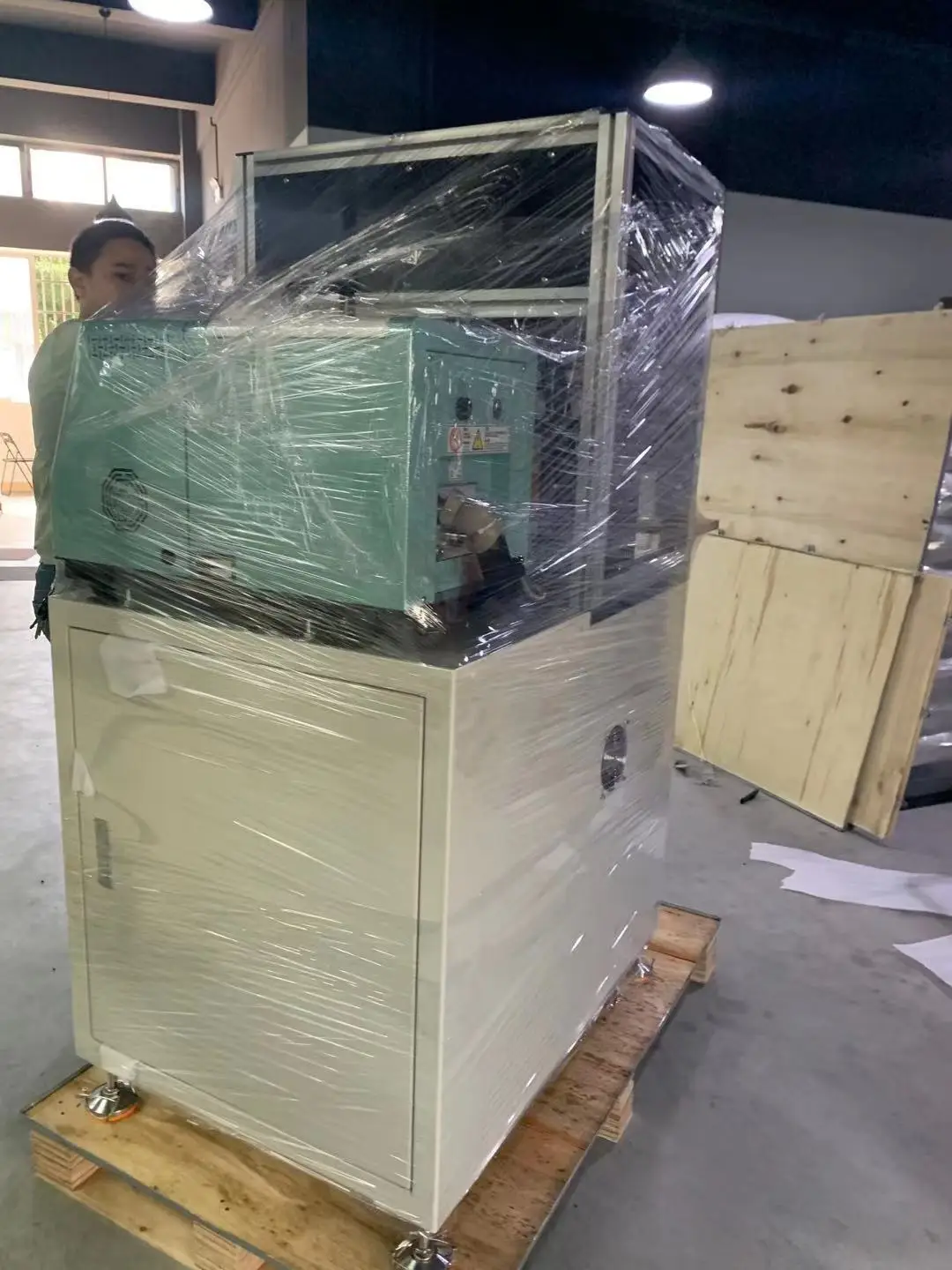 Single Station Polyamide Injection Molding Machine For Coil Overmolding ...