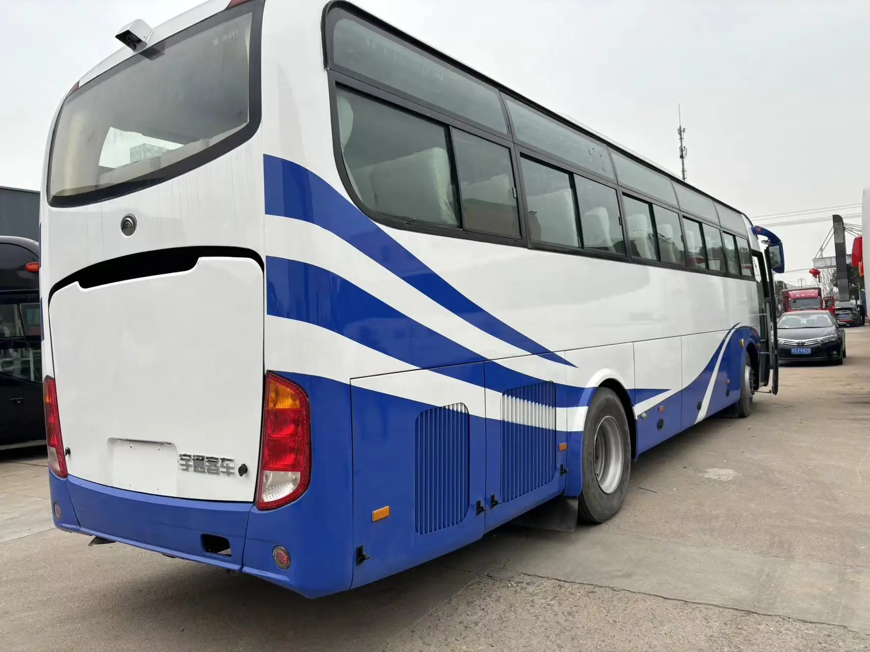 Used Luxury 55 Seats Left Hand Drive Coach Bus for Sale with Air ...