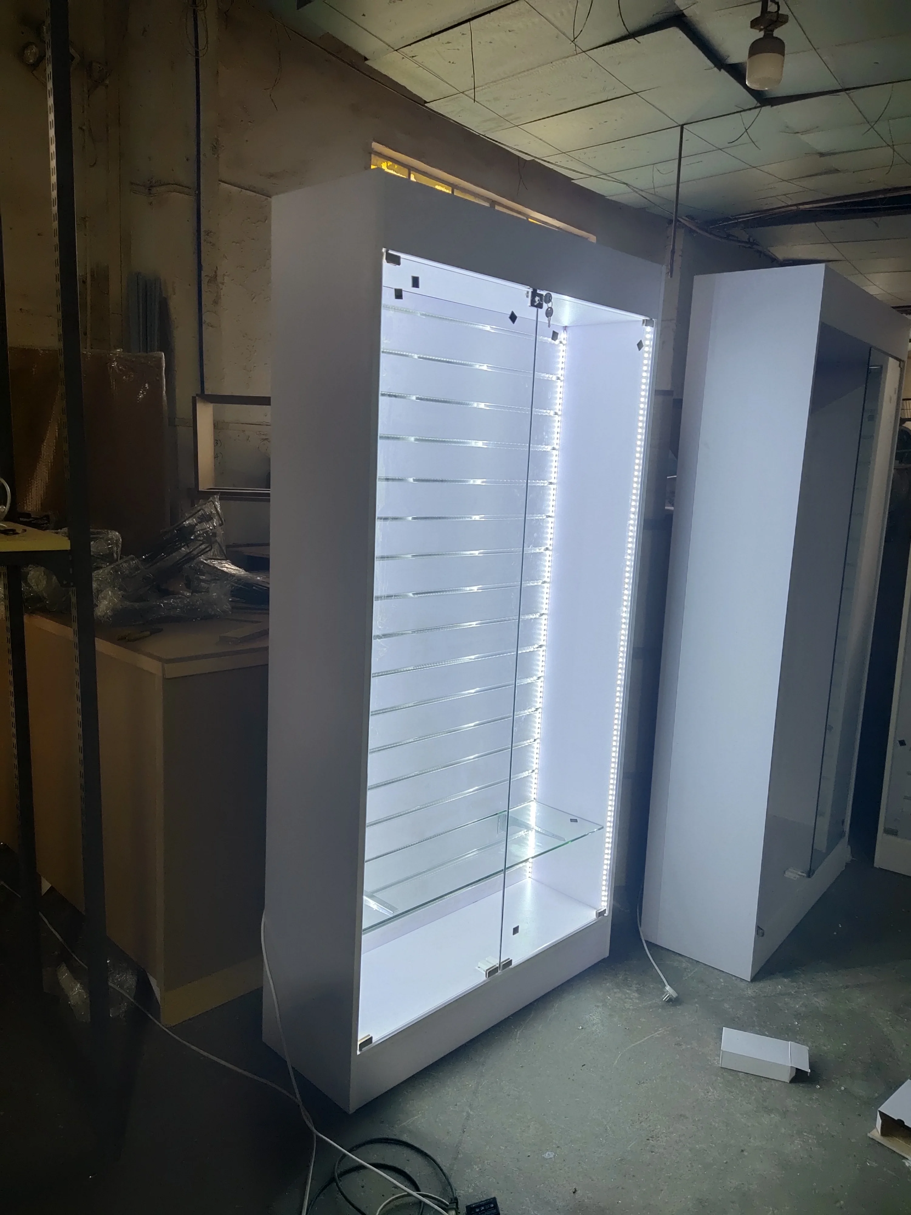 Customized Slat Wall Back Jewelry Store Display Cases