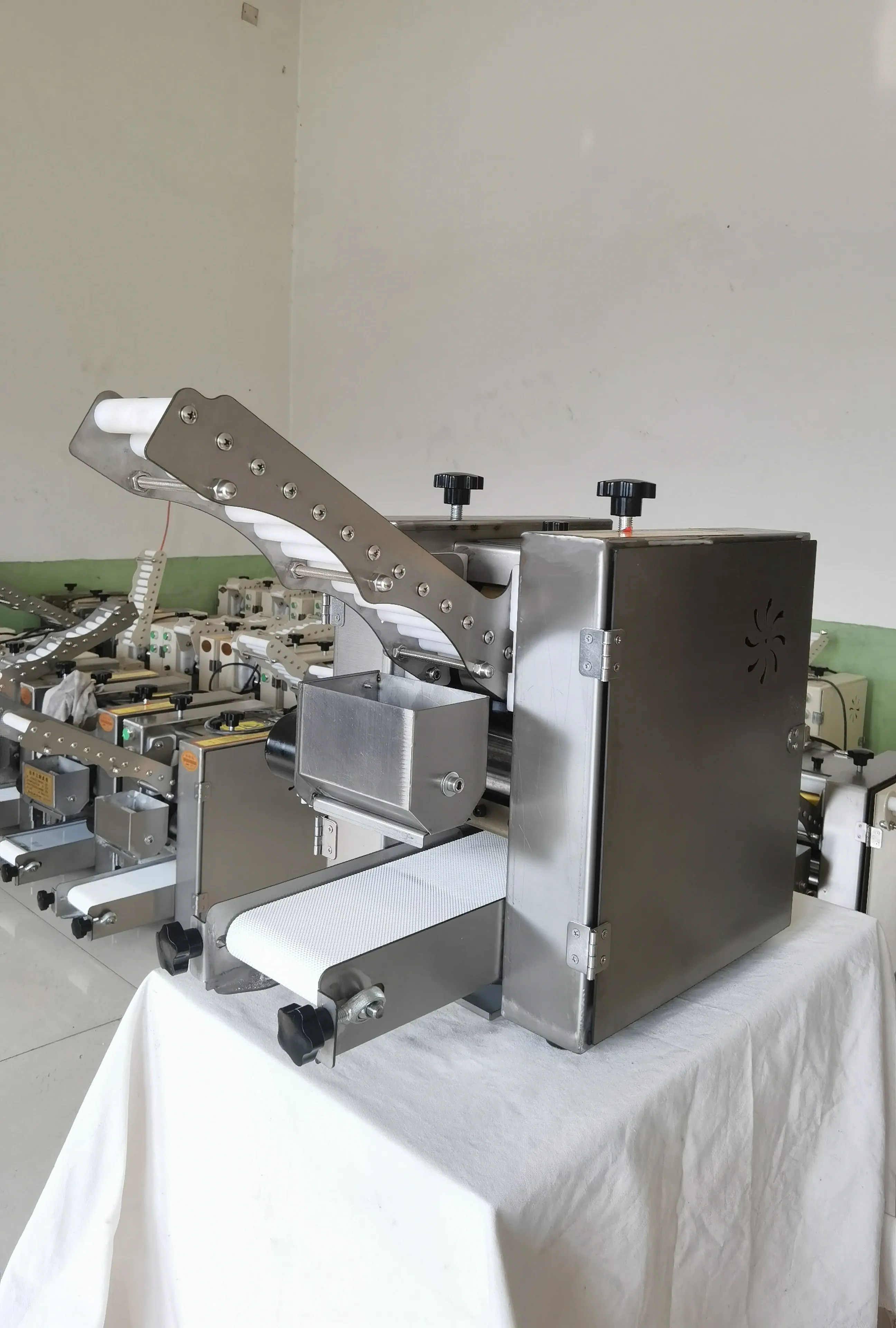 Customizable Wonton Gyoza Pastry Skin Sheet Making Machine Commercial ...