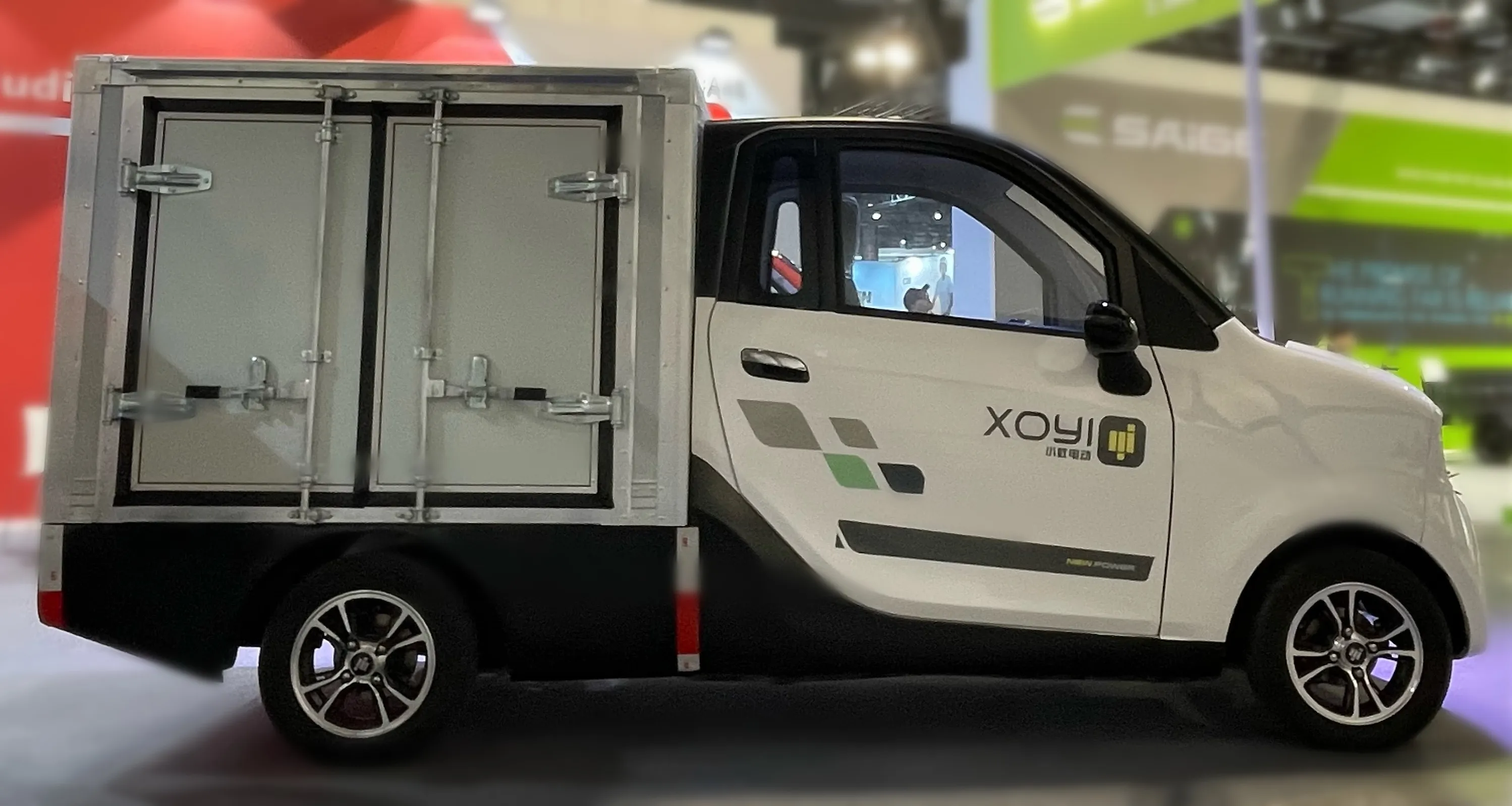 Electric Pickup with Cargo Box China Small Cars Low Speed