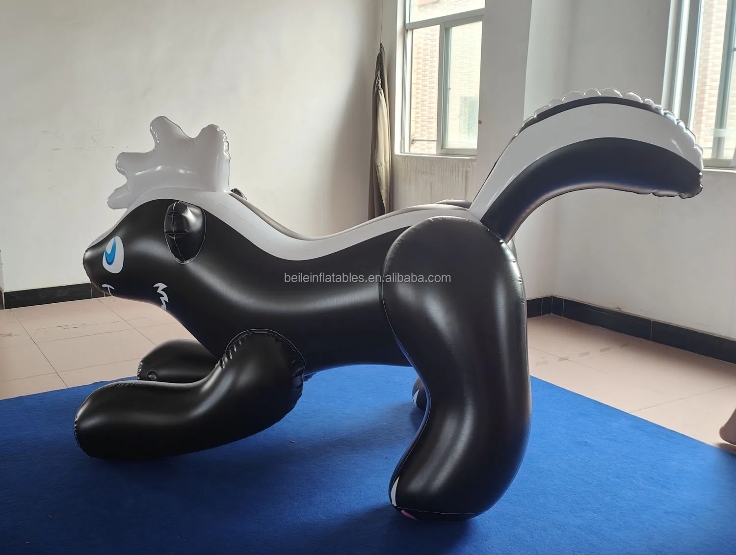 Beile Custom Inflatable Cartoon Animal Black and White Skunk Model