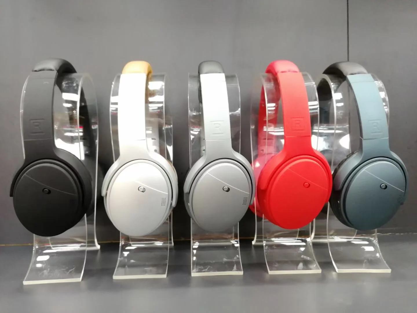 QC35 Wireless Headphones - Premium Sound and Comfort