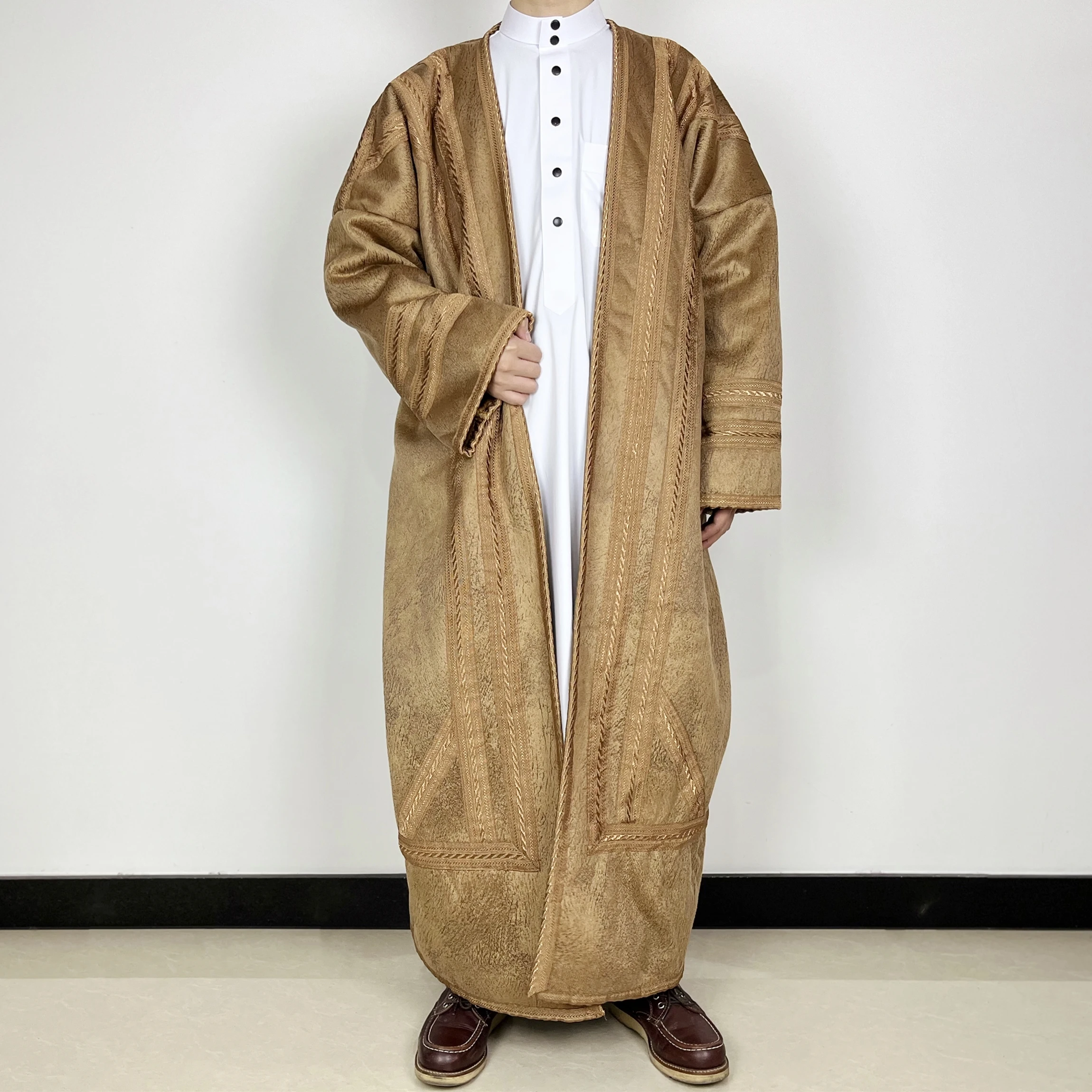 Custom Islamic Saudi Arabian Winter Thick Warm Suede Bisht for Men
