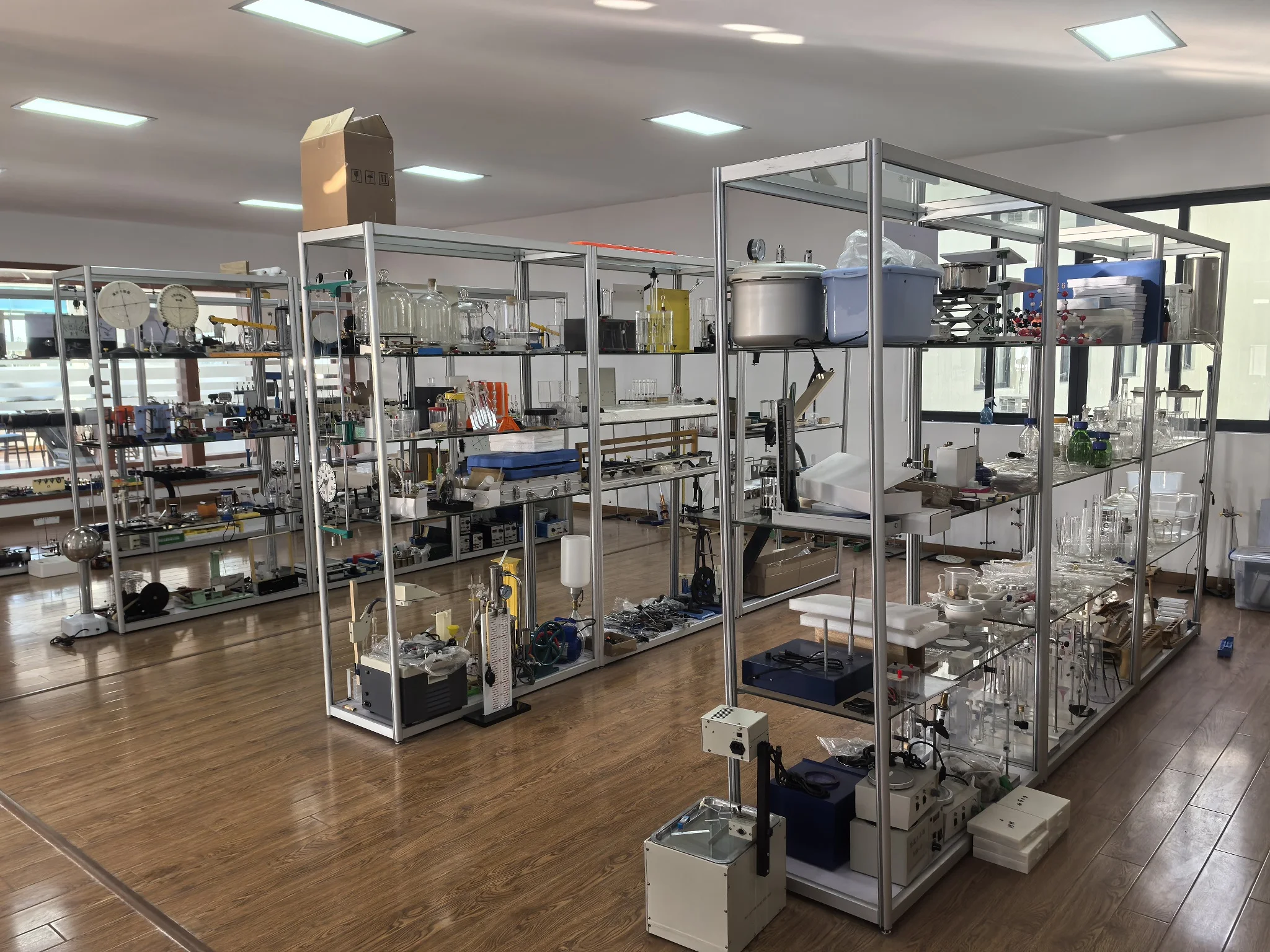 Laboratory Tripod Stand / Chemistry Lab Equipment/ School Metal Tripod ...