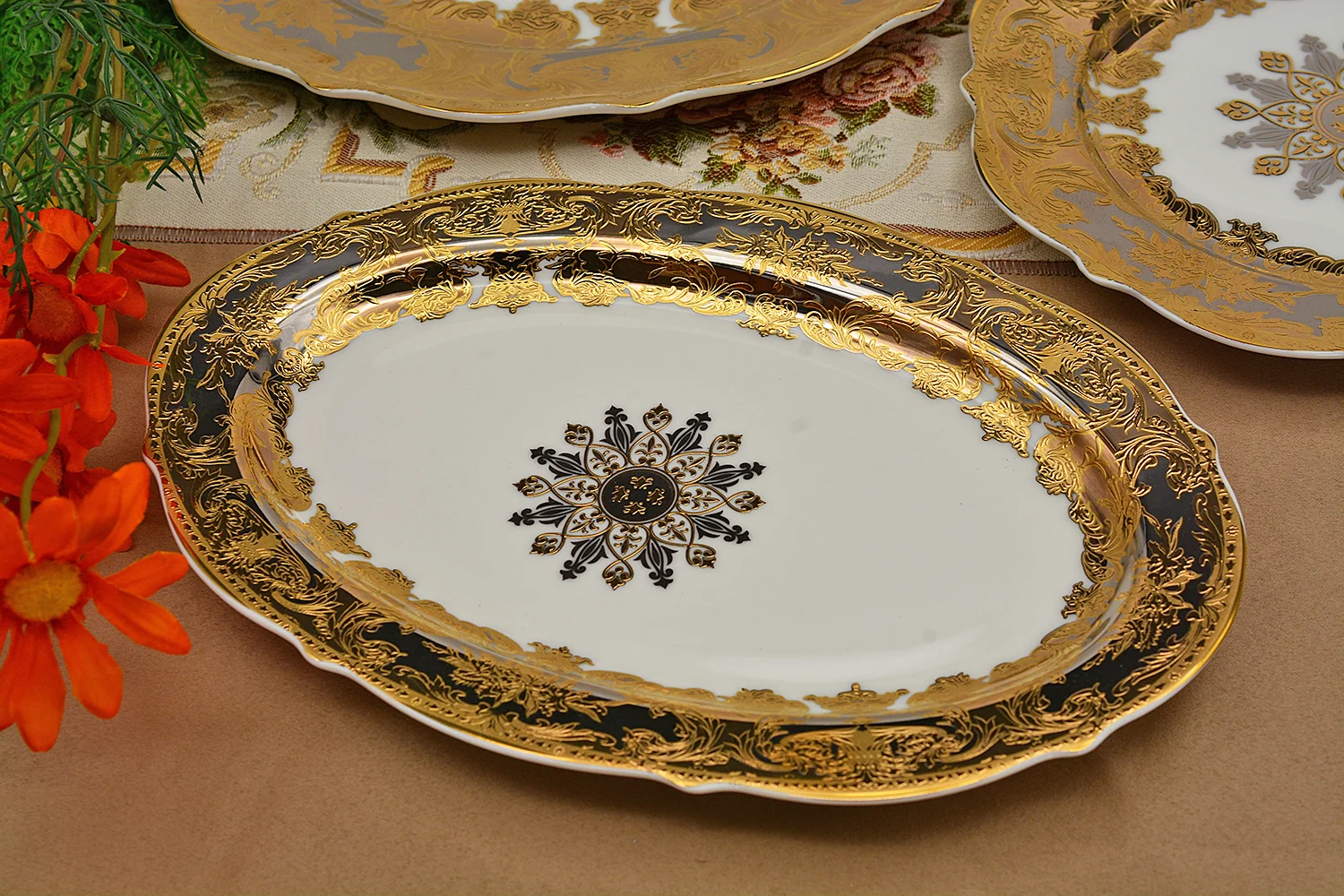 Luxury Embossed Gold Tableware Set - 98pcs Royal Style Fine China ...