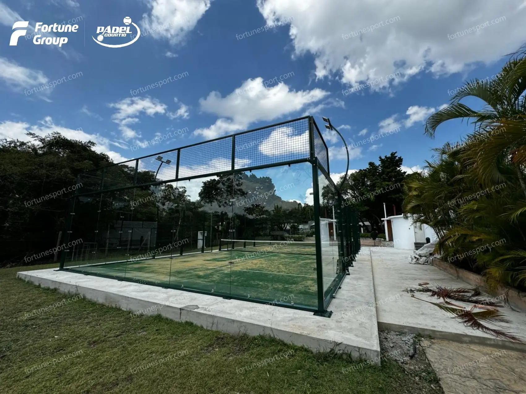 Padel Court 2025 - Mobile Roof Padel Court with Artificial Grass