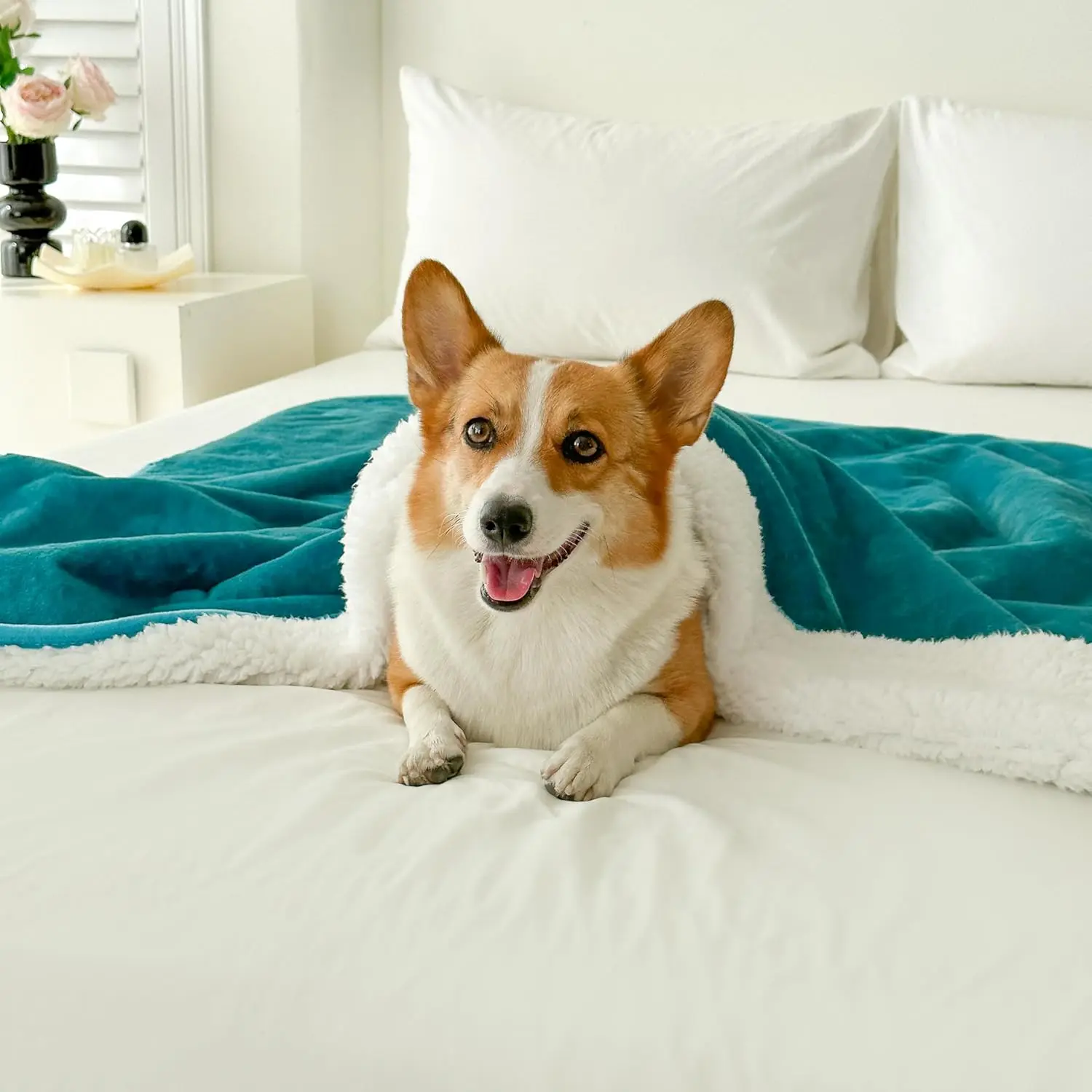 Premium Thick Reversible Soft Pet Pee Proof Sherpa Fleece Blankets