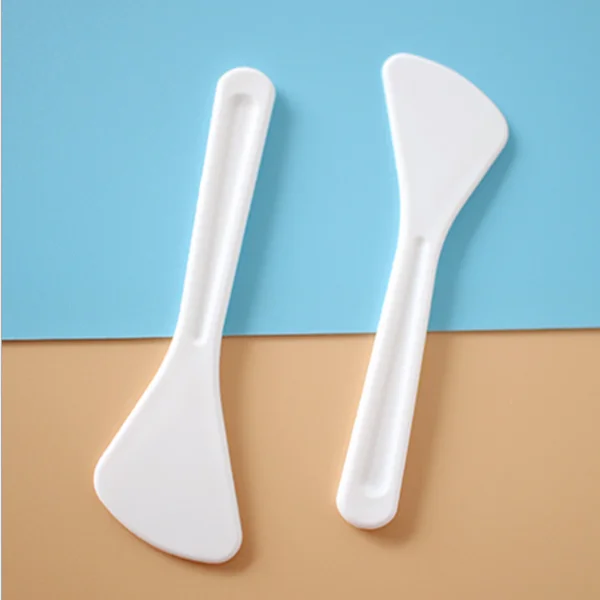 7cm 8.2cm PP Plastic Cosmetic Spatula - Fan Shaped Tool
