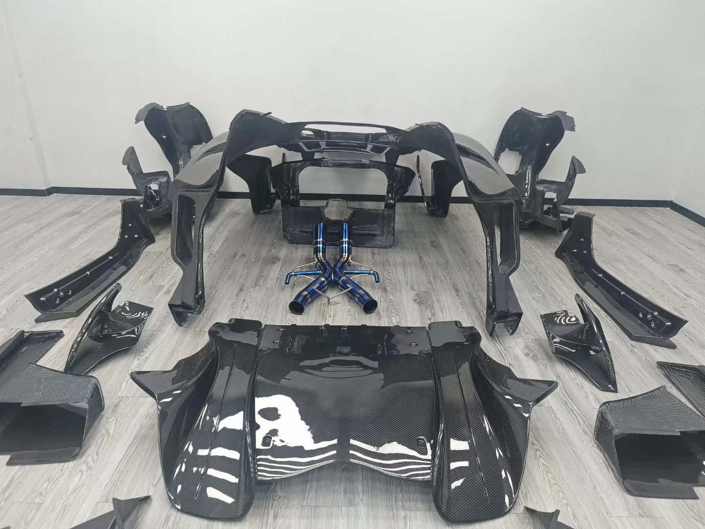 McLaren P1 GTR Dry Carbon Fiber Body Kit - Bumper, Fenders & Side ...