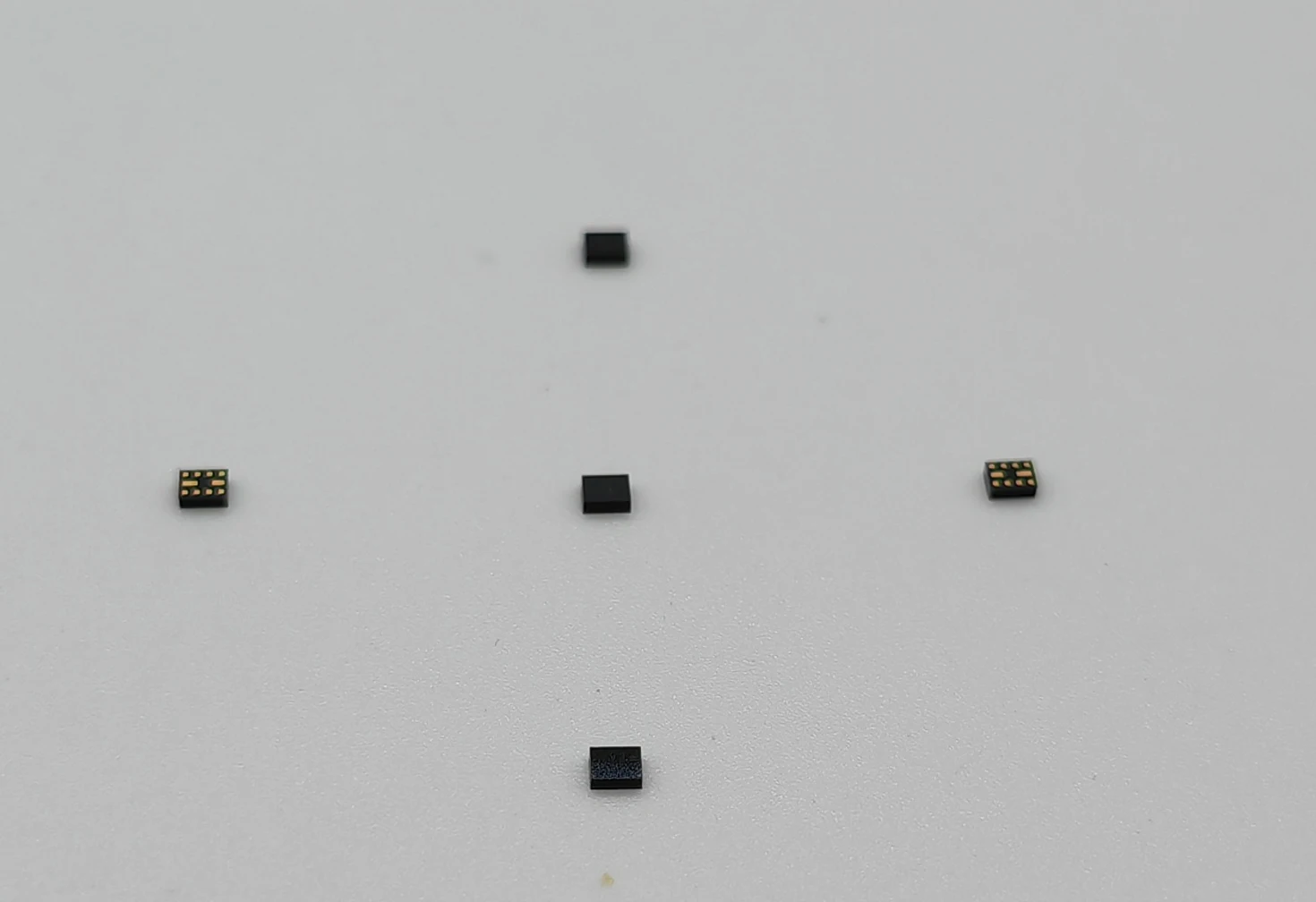 Strongfirst Manufacturers 1.5*1.1mm 5v Saw Duplexer Gnss Saw Filter ...