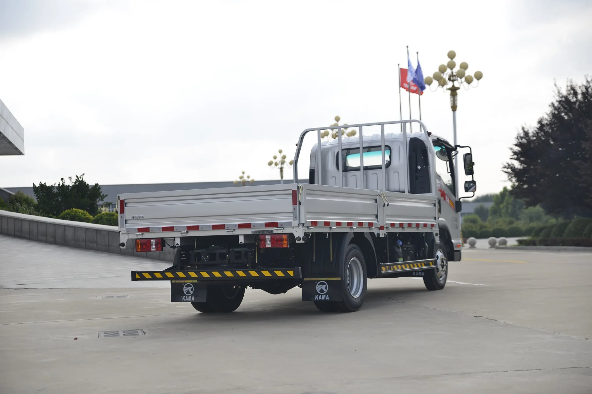 KAMA Cargo Truck Diesel Engine Van LHD 4x2 Cargo Trucks Lorry Truck for ...