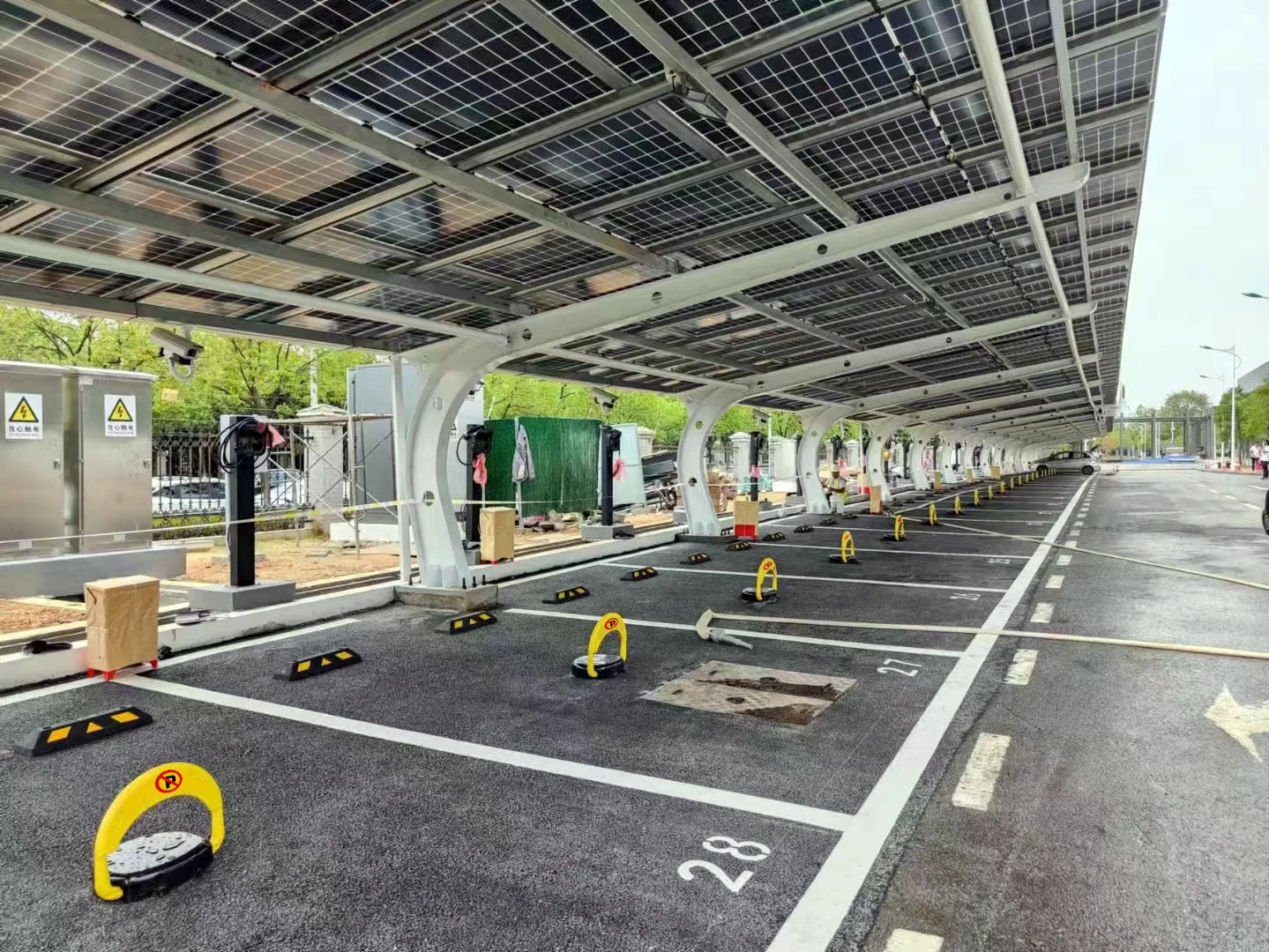 KAVASS Personal Smartphone-controlled Lockable Folding Ezrevo Parking ...