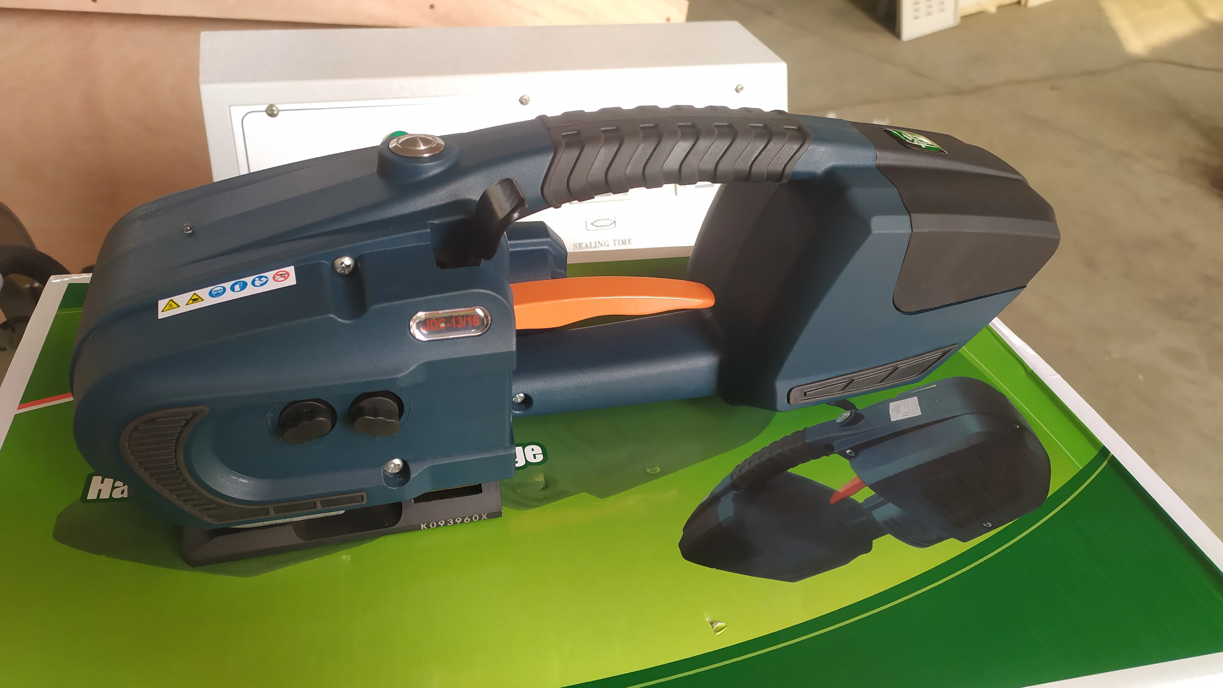 UCPACK Hand Strapping Tool - Efficient Plastic Strapping