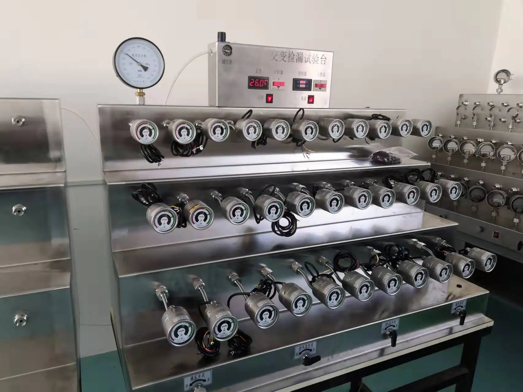 Silicone Rubber Clipsal Surge Protector Lightning Arrester Power Surge ...