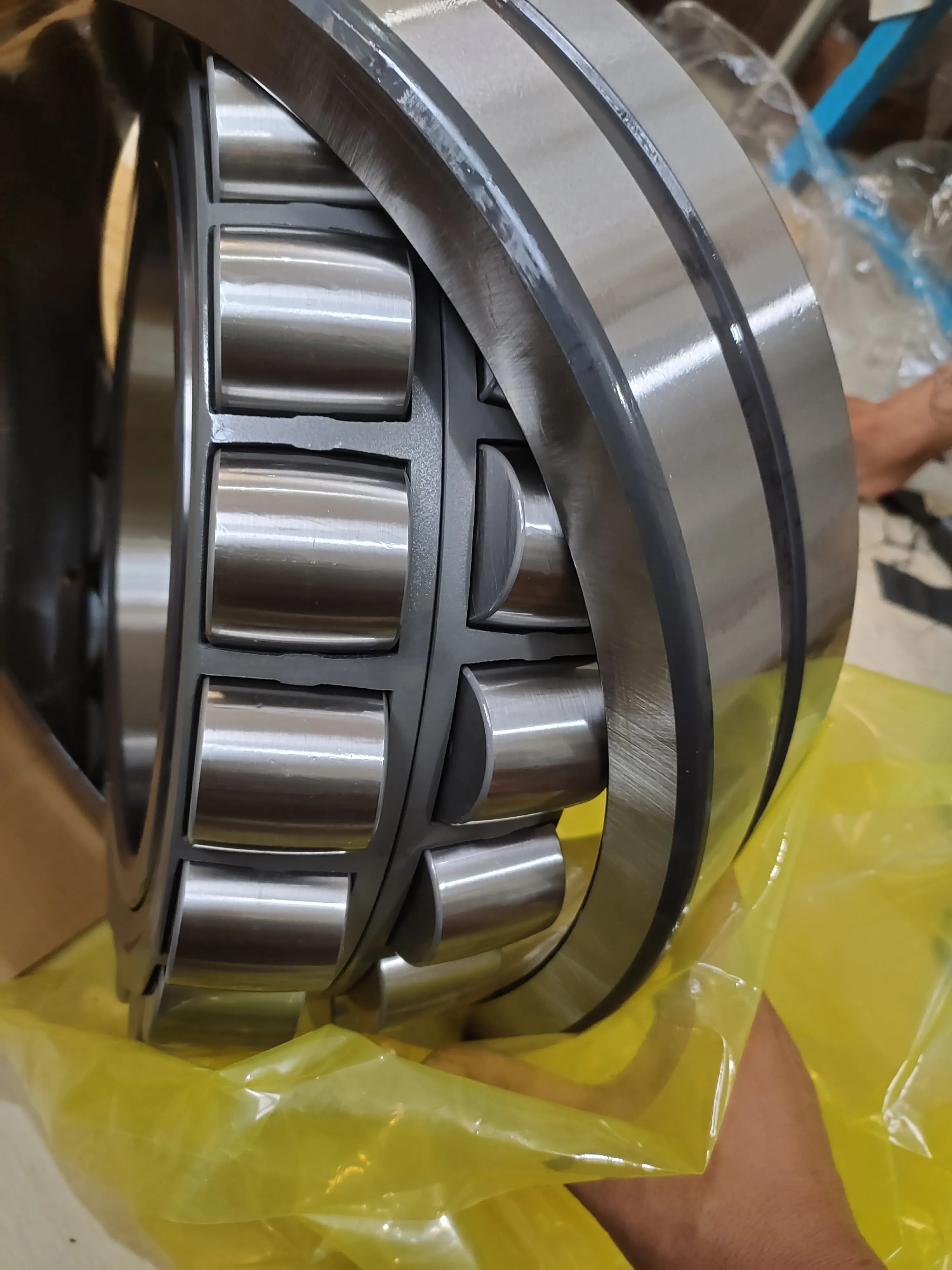Bearing 22214e 22208 22240-cc/w33 Spherical Roller Bearings Bearing ...