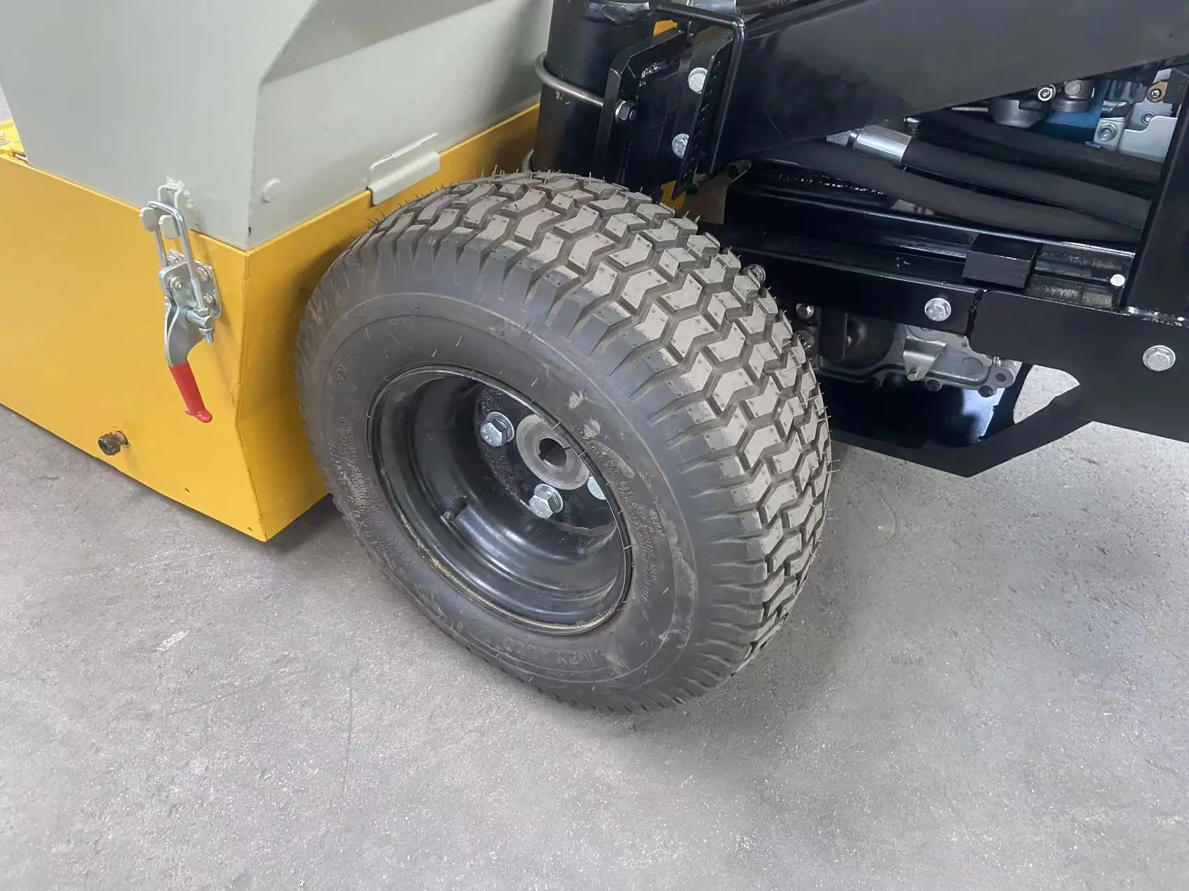 Factory Mini Road Asphalt Paver Machine For Sale - Buy Asphalt Paver ...