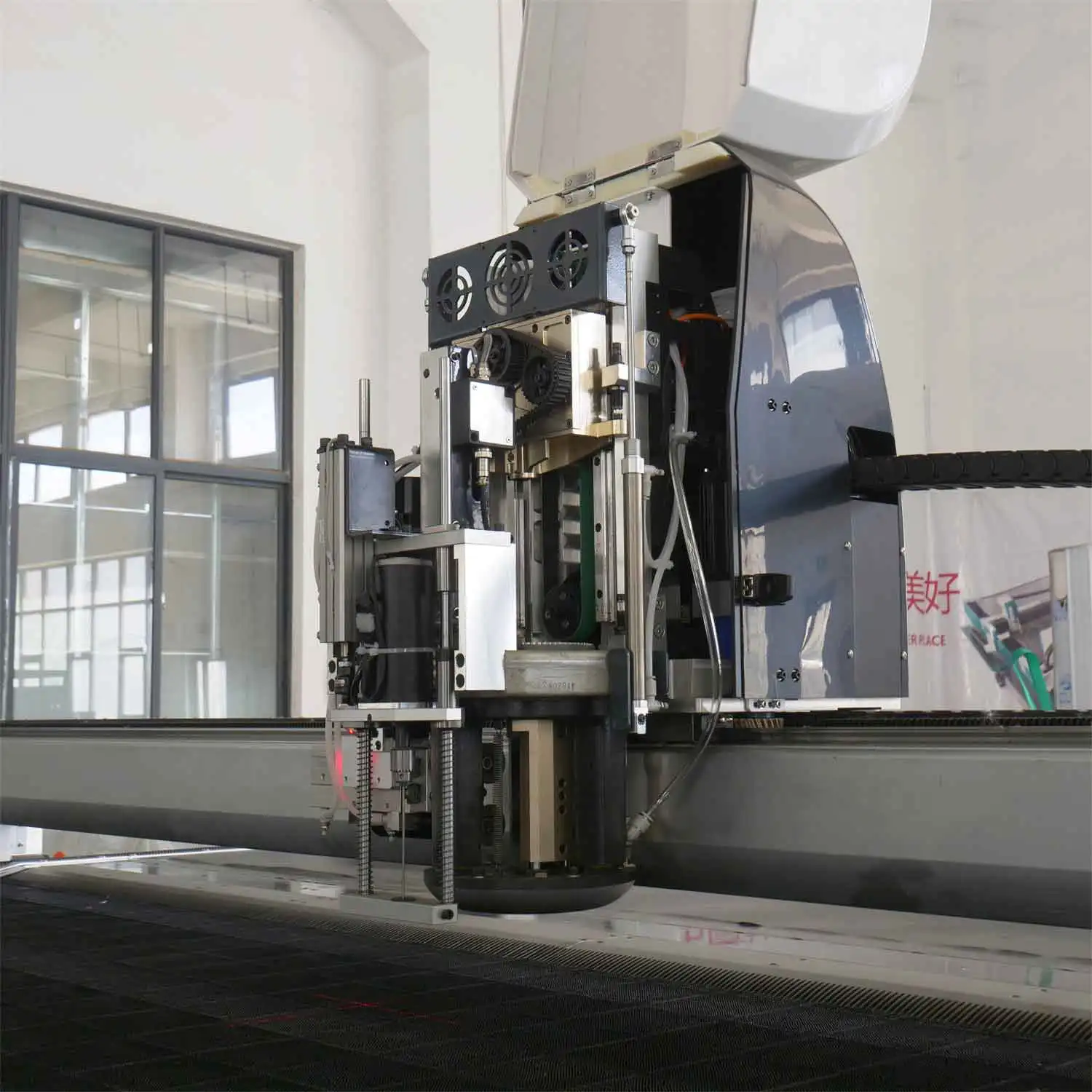 Garment Machine - Efficient Multi-Layer Fabric Cutting