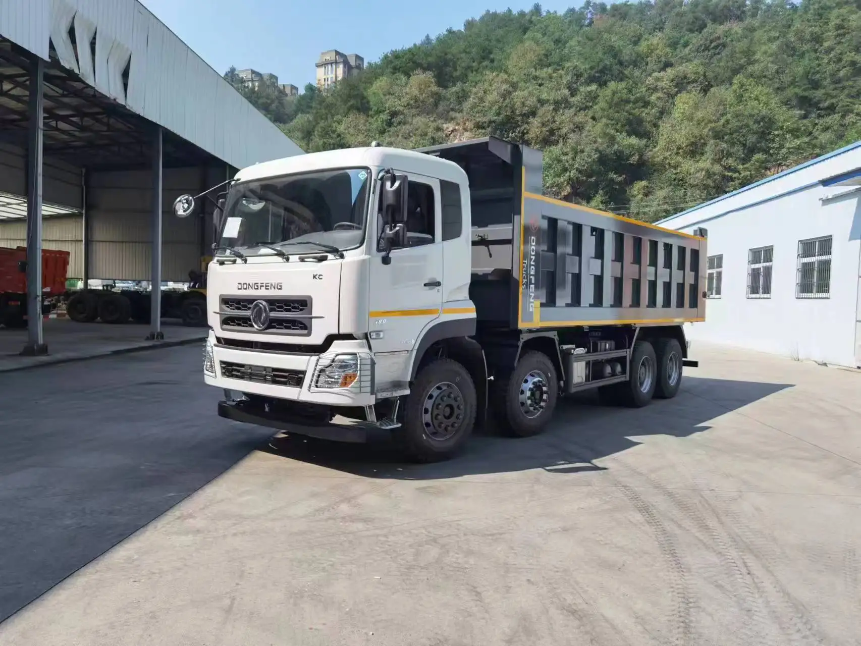 Chinese Used Dongfeng Cummins Engine Euro 5 8x4 Dump Truck - Buy ...