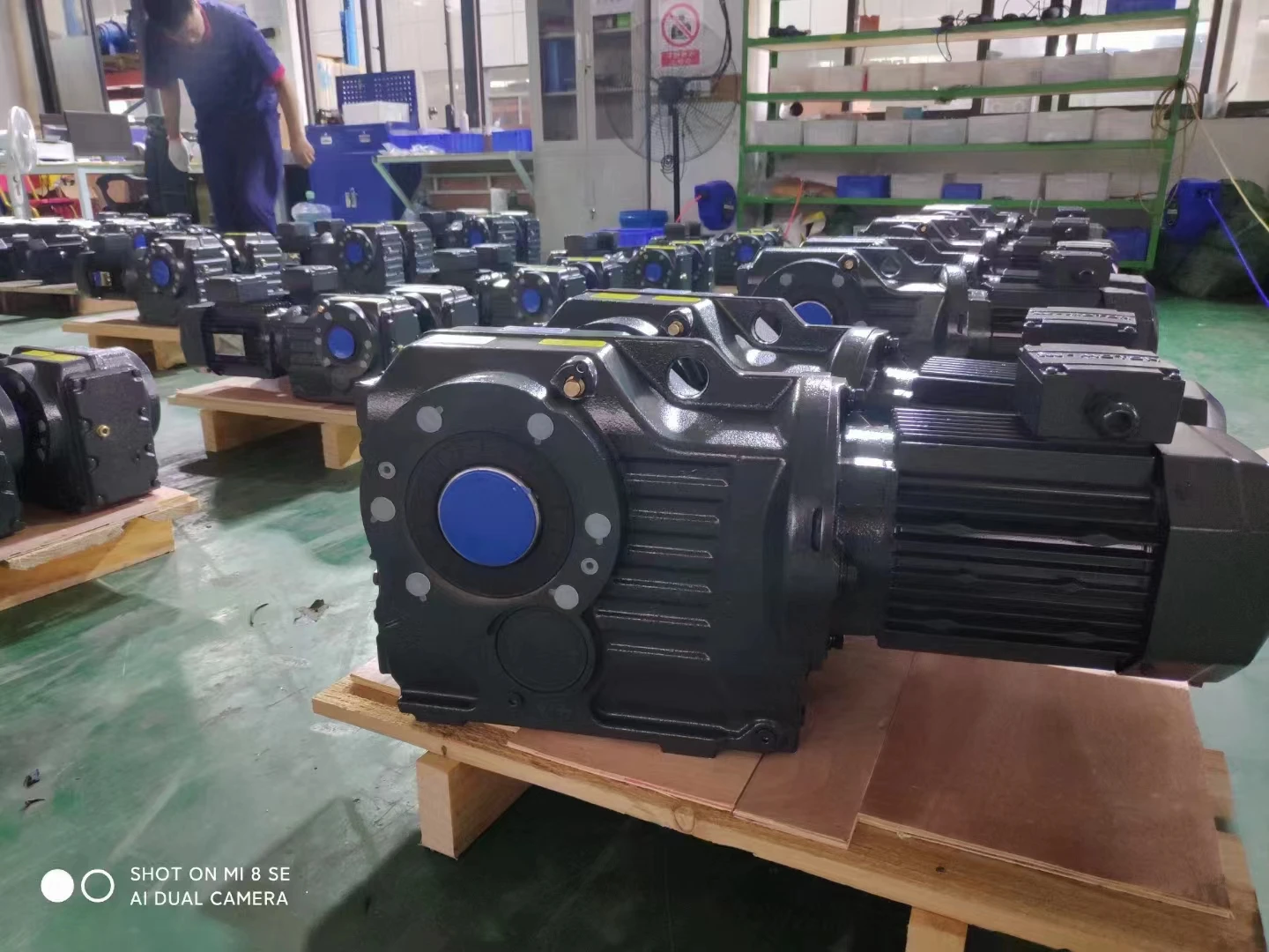 Gkaz Series 90 Degree Gkaz167-m3-270 Shaft Mounted Gearbox Helical ...