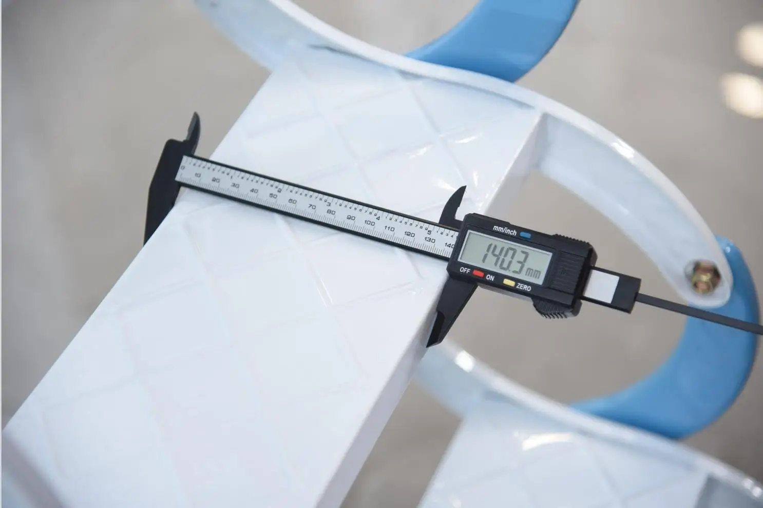 Ceiling Mounted Roof Access Retractable Folding Zip Step Attic Ladders