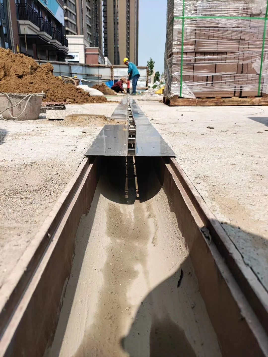 Wholesale Polymer Concrete Drainage Channels with Gratings